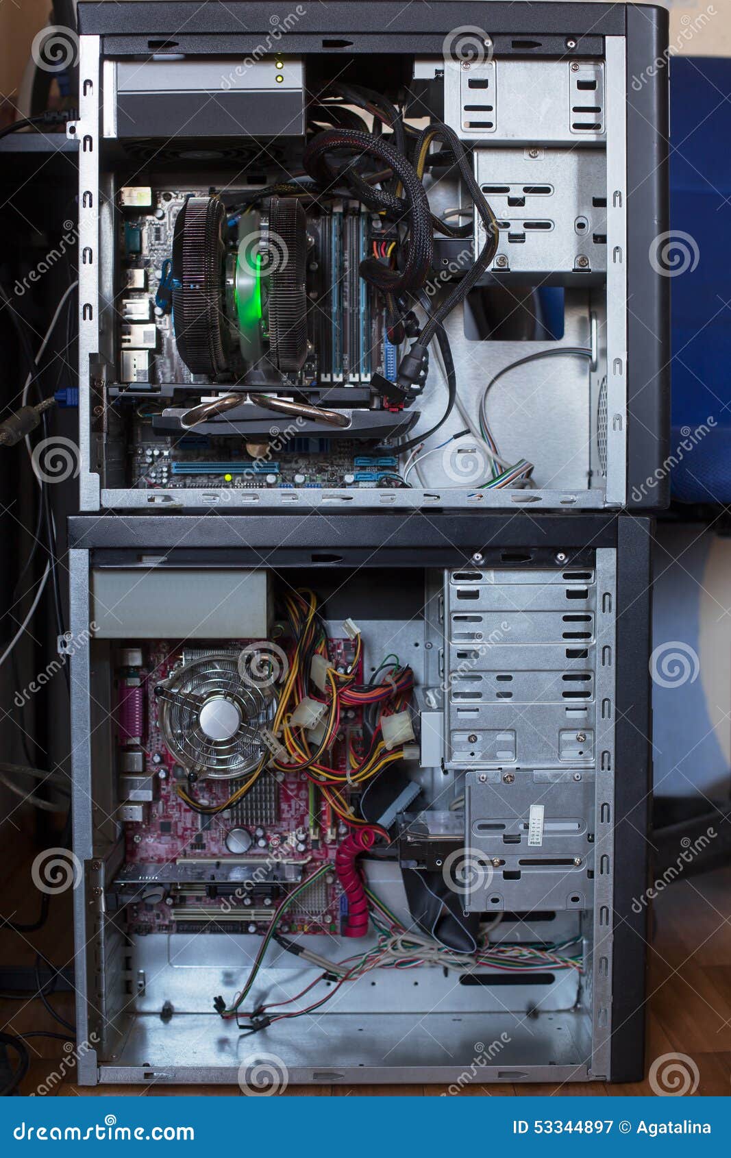 Dos ordenadores abiertos imagen de archivo. Imagen de vertical - 53344897