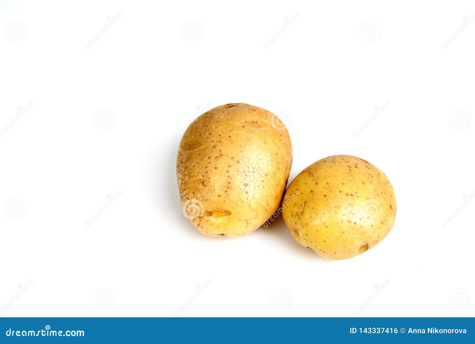 Dos Patatas En Un Fondo Blanco Foto de archivo - Imagen de cosecha ...