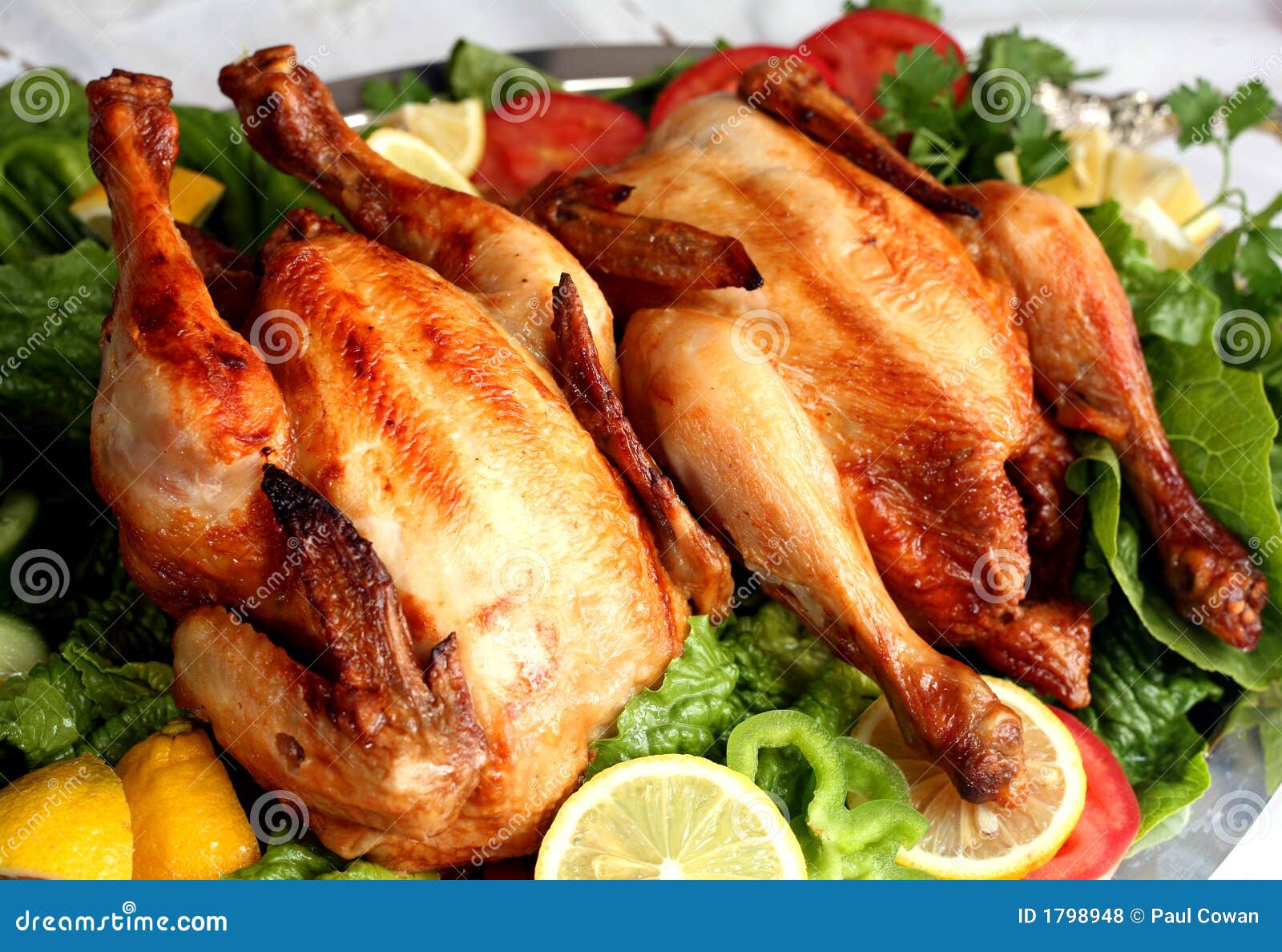 Dos Pollos Asados a La Parilla Foto de archivo - Imagen de hospitalidad ...