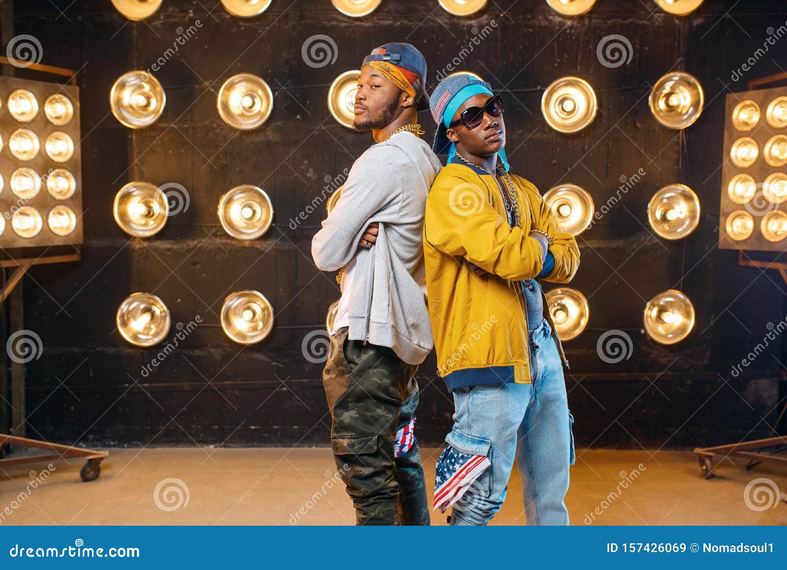 Dos Raperos Negros, Bailando En Escena Imagen de archivo - Imagen de ...