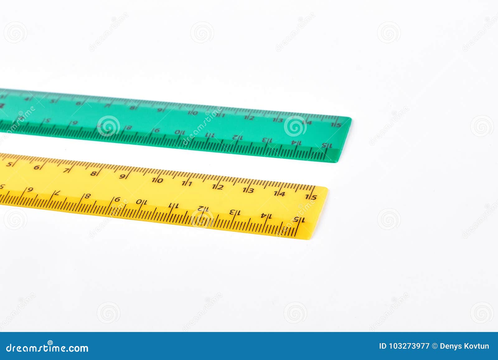 Dos Reglas Coloridas, Fondo Blanco Imagen de archivo - Imagen de blanco ...