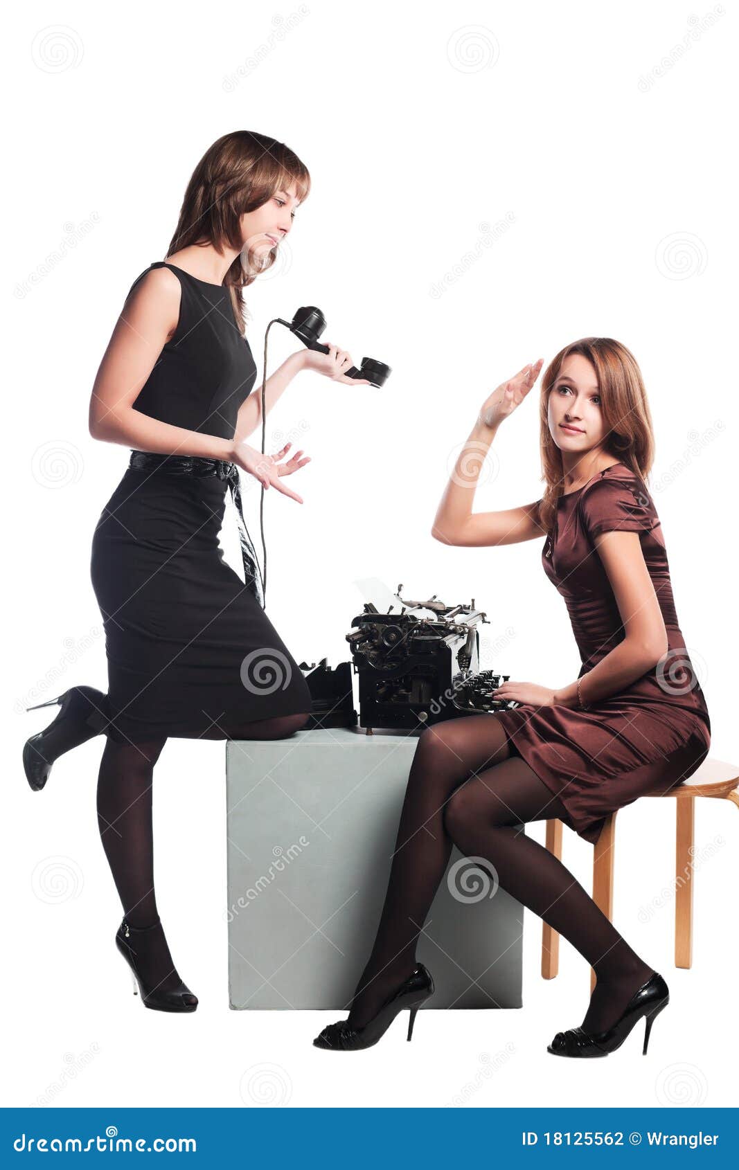 Dos Secretarias Retras Jovenes Foto de archivo - Imagen de papel ...