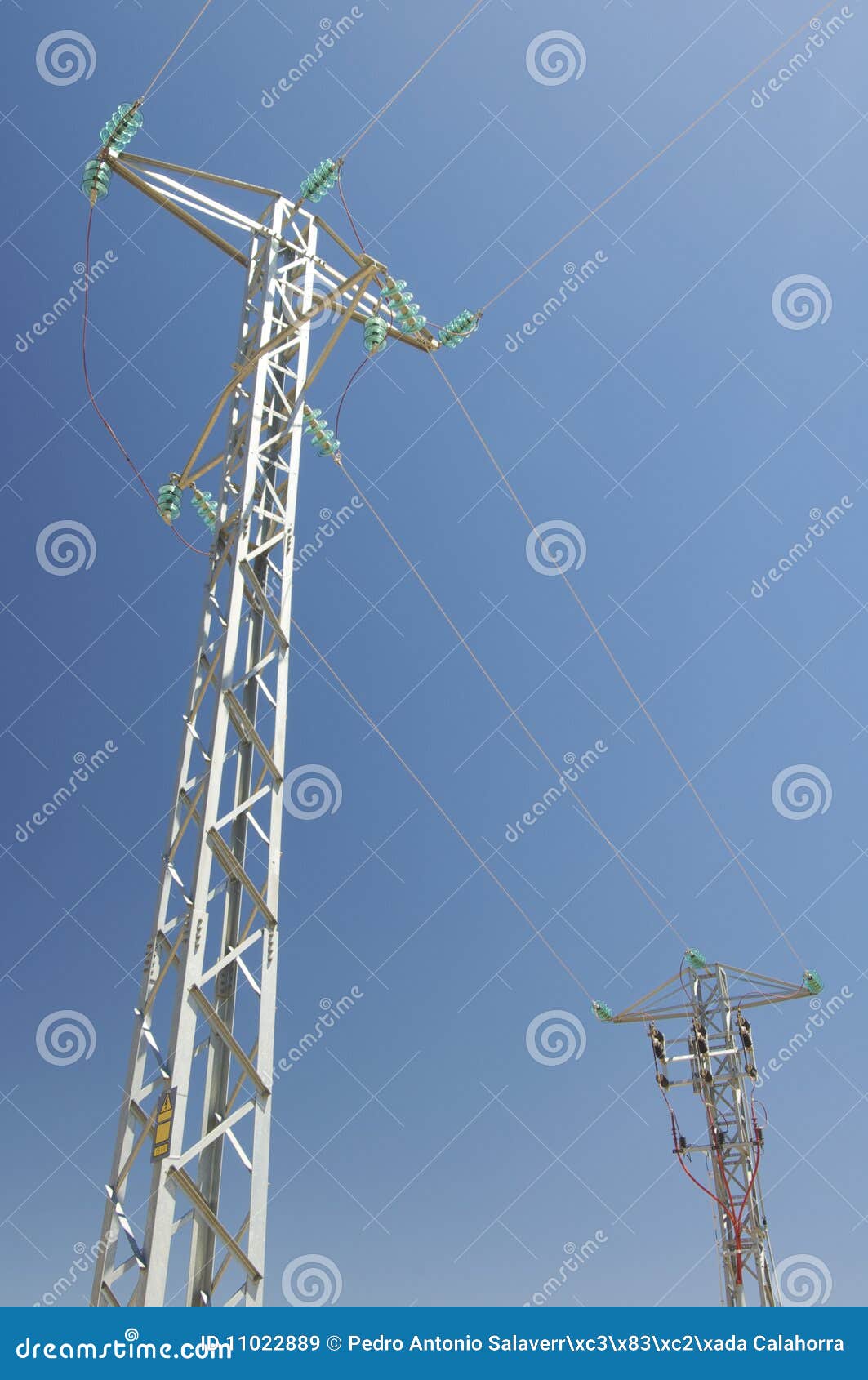 Dos torres eléctricas imagen de archivo. Imagen de color - 11022889