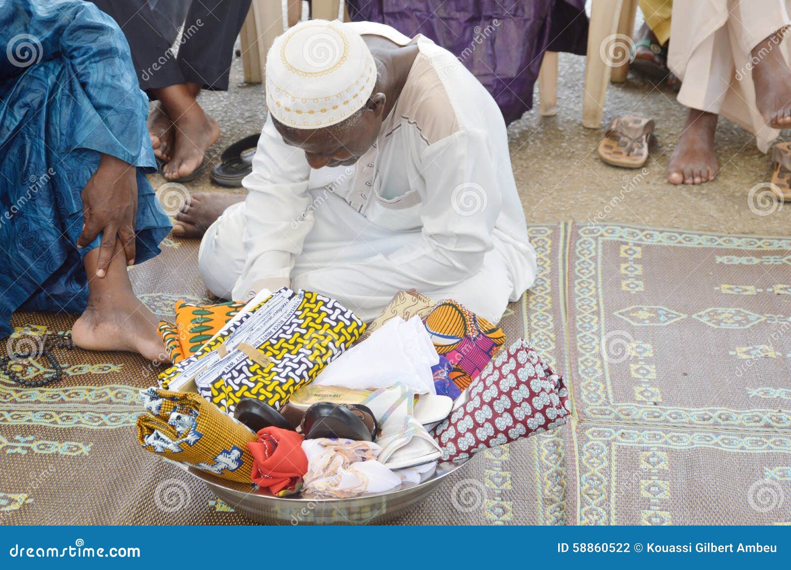 Dote l'Afrique photographie éditorial. Image du traditionnel - 58860522