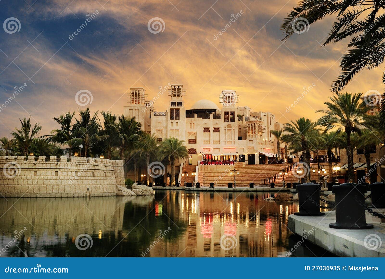 Doubai stock afbeelding. Image of luxe, historisch, oost - 27036935