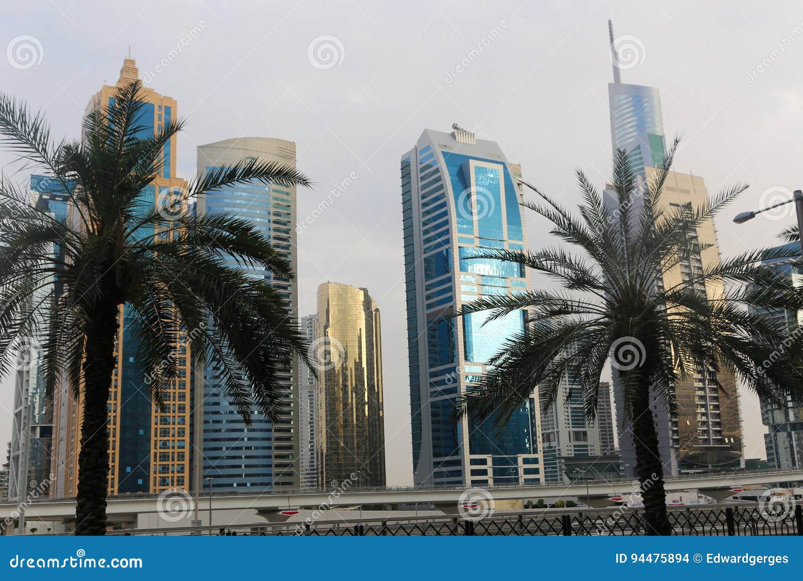 Doubai stock foto. Image of arabier, gebouwen, azië, midden - 94475894