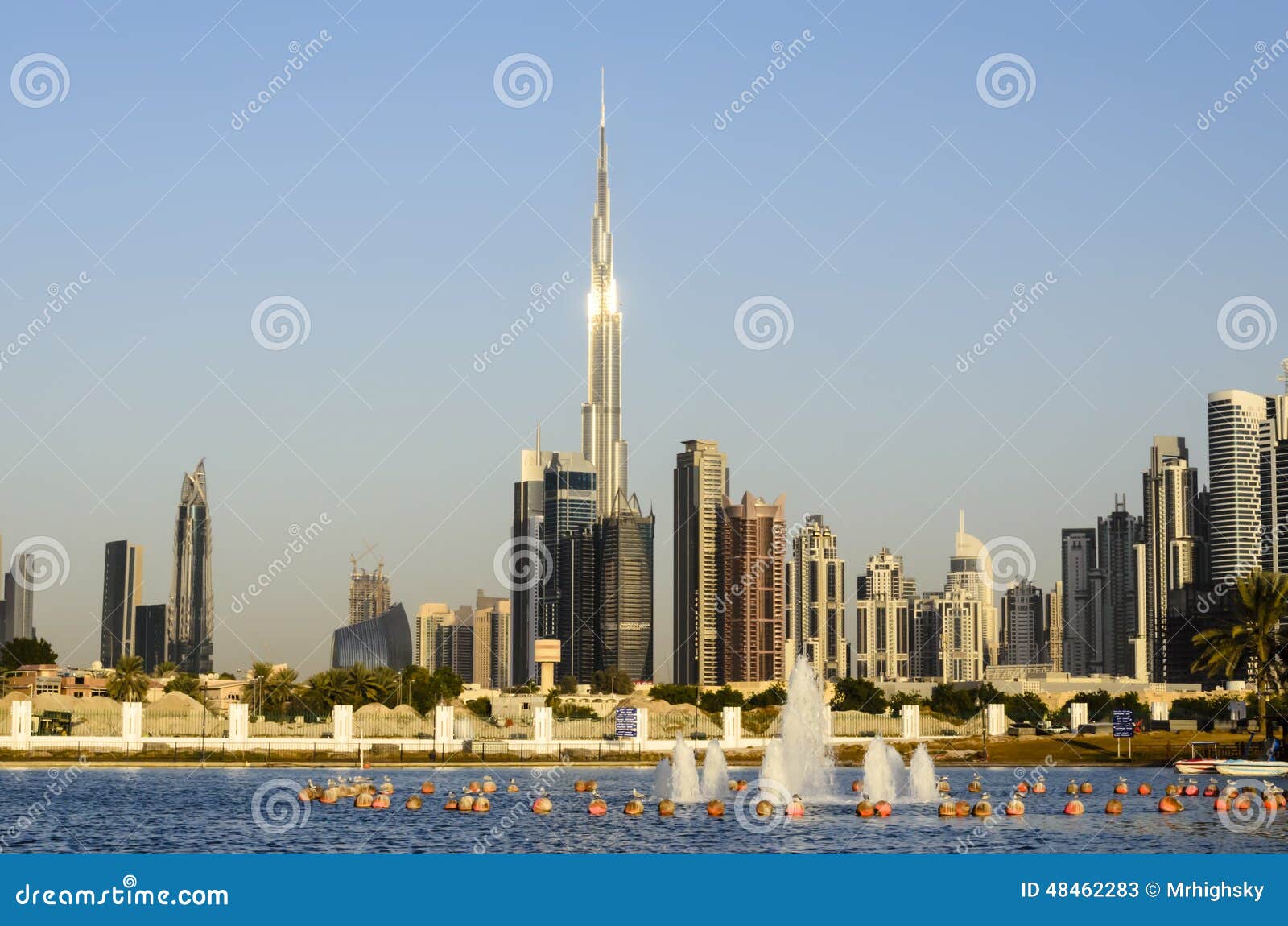 Doubai de V.a.E redactionele stock foto. Image of gebouwen - 48462283