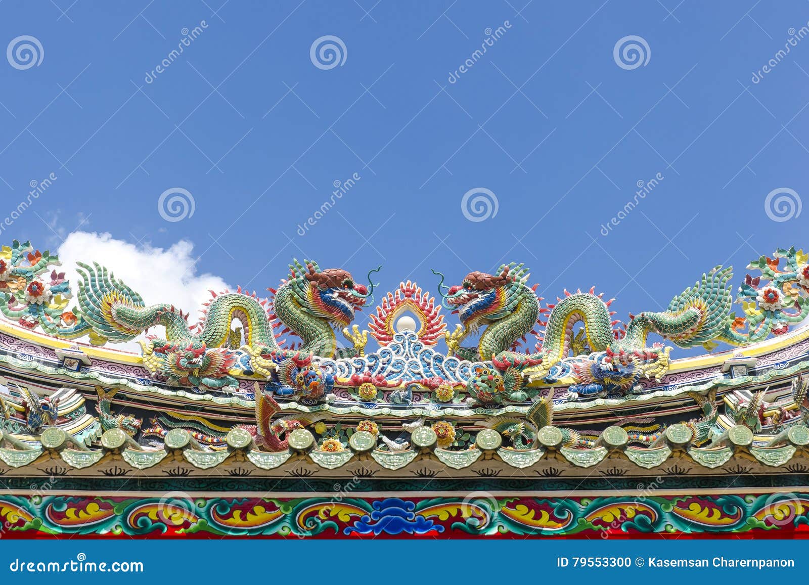 The Double Chinese Dragon on the Temple Roof Stock Photo - Image of ...