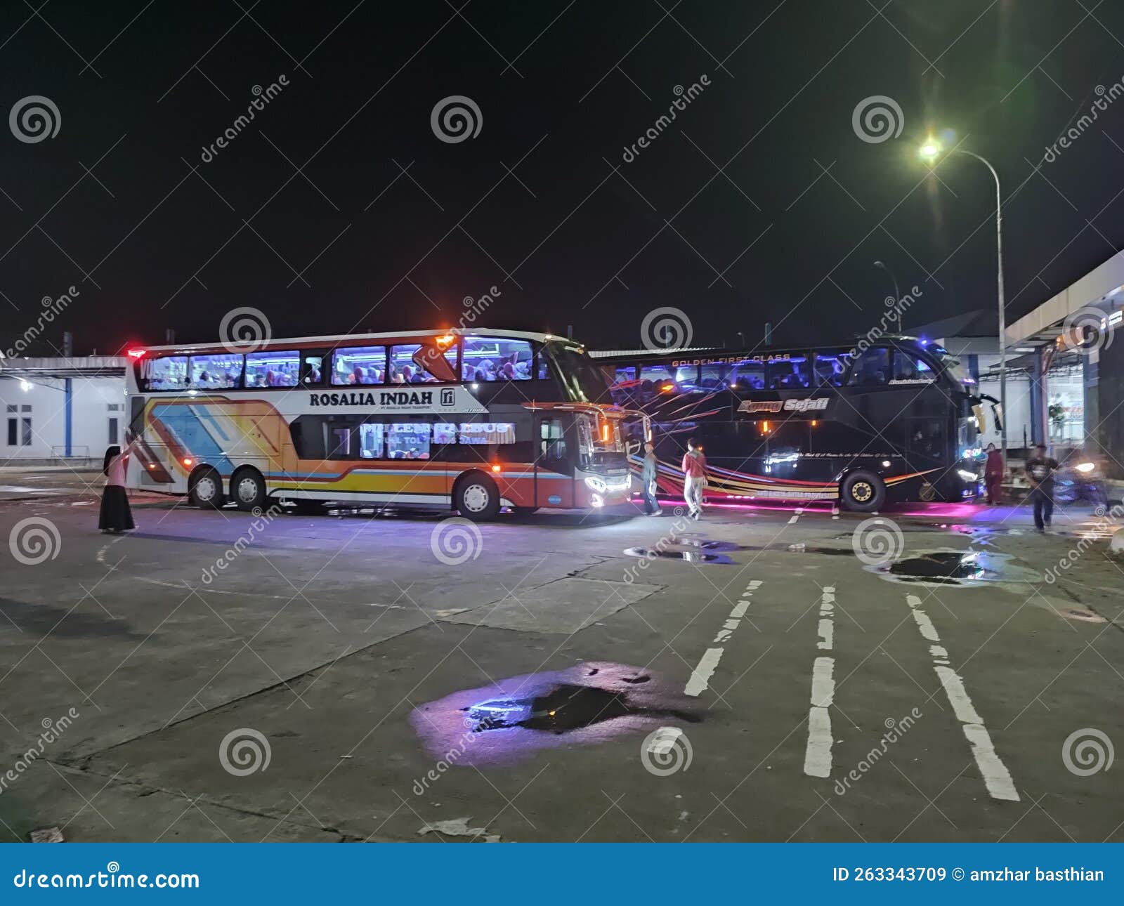 Double Decker Bus in Terminal Editorial Stock Image - Image of decker ...