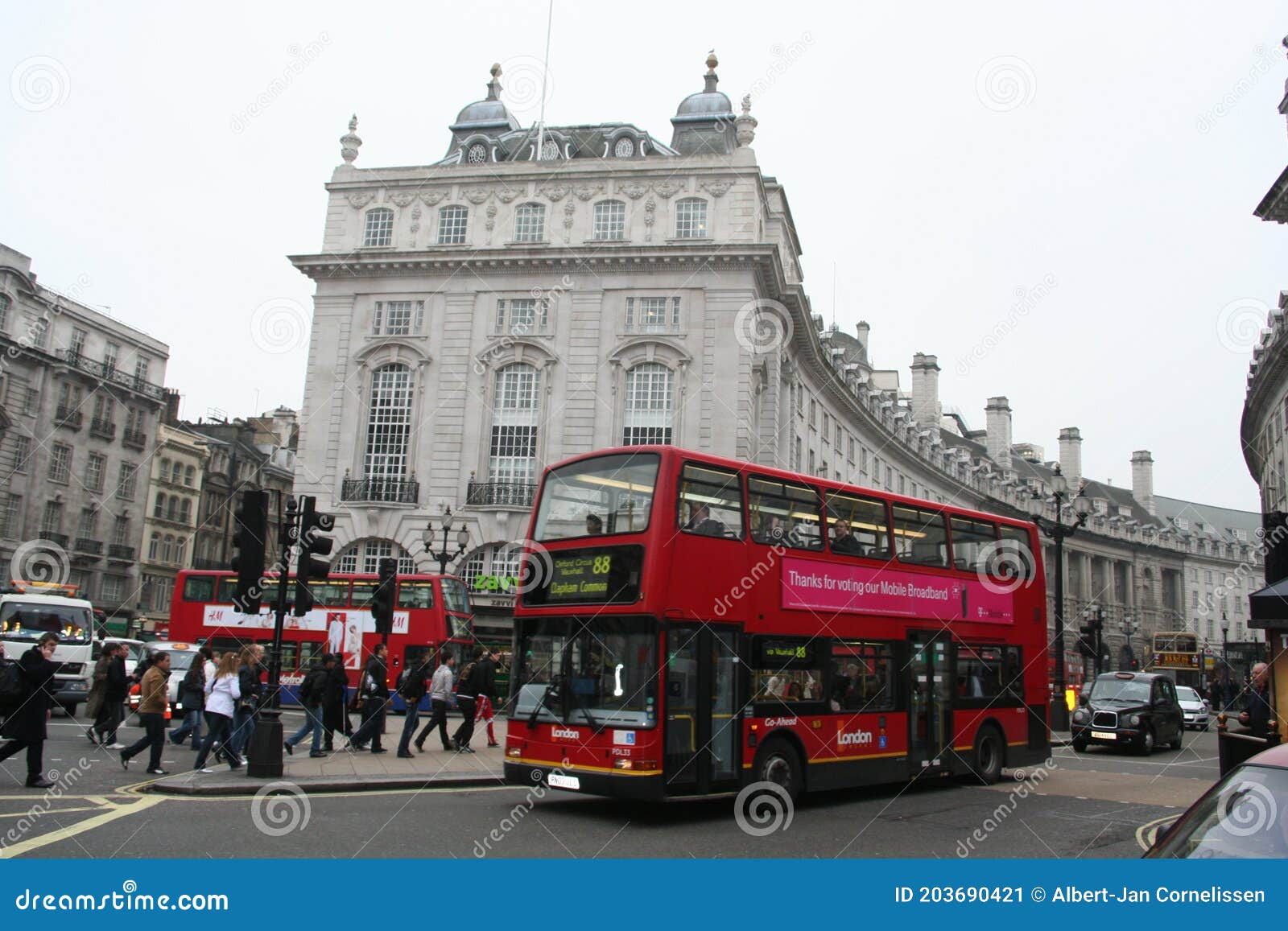 Double Decker in Centre London Editorial Photo - Image of downtown ...