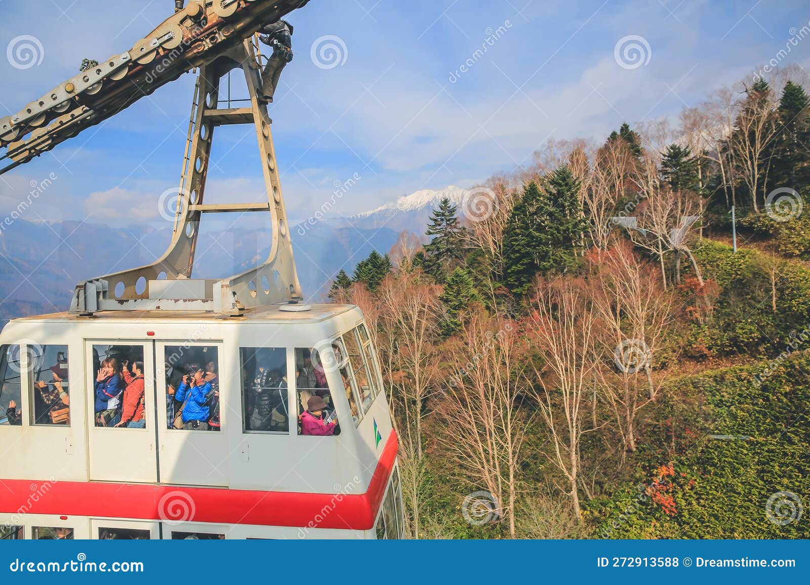 31 Oct 2013 Double Decker Ropeway, the Ropeway in Shinhotaka Mountain ...