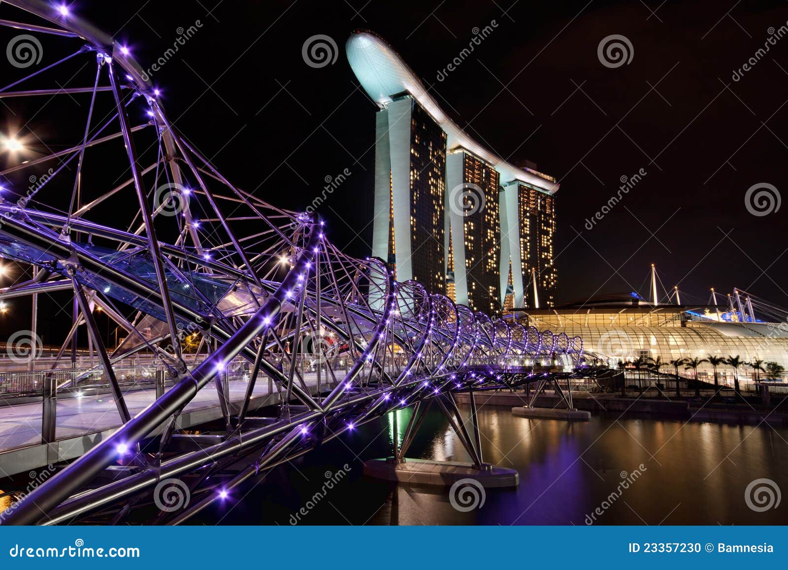 Double Helix Bridge, Singapore Editorial Image - Image of bridge, park ...