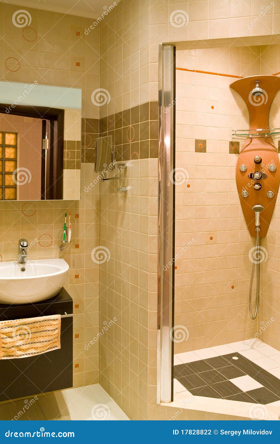 Douche moderne photo stock. Image of appartement, robinet - 17828822