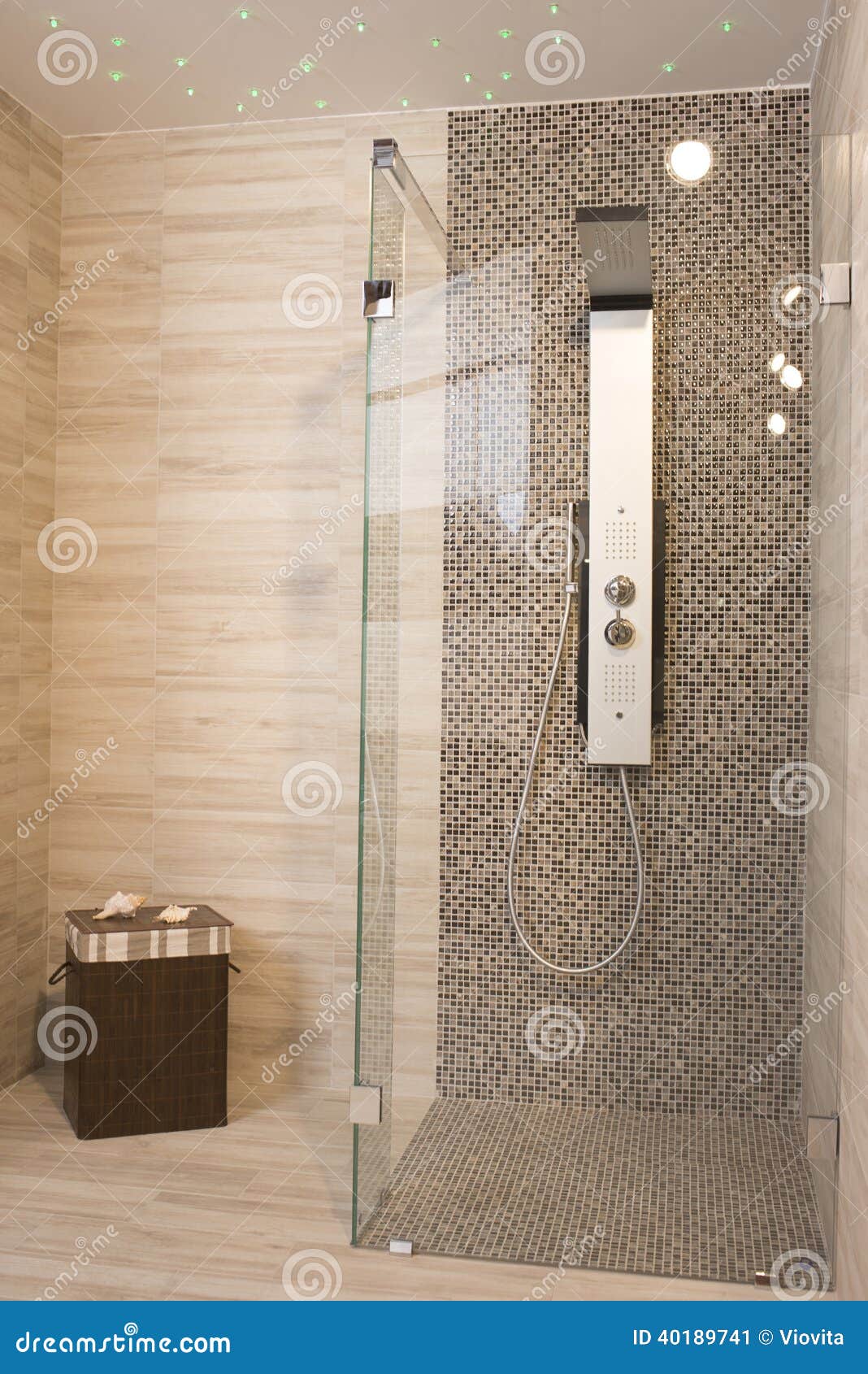 Douche moderne image stock. Image du décoration, commode - 40189741