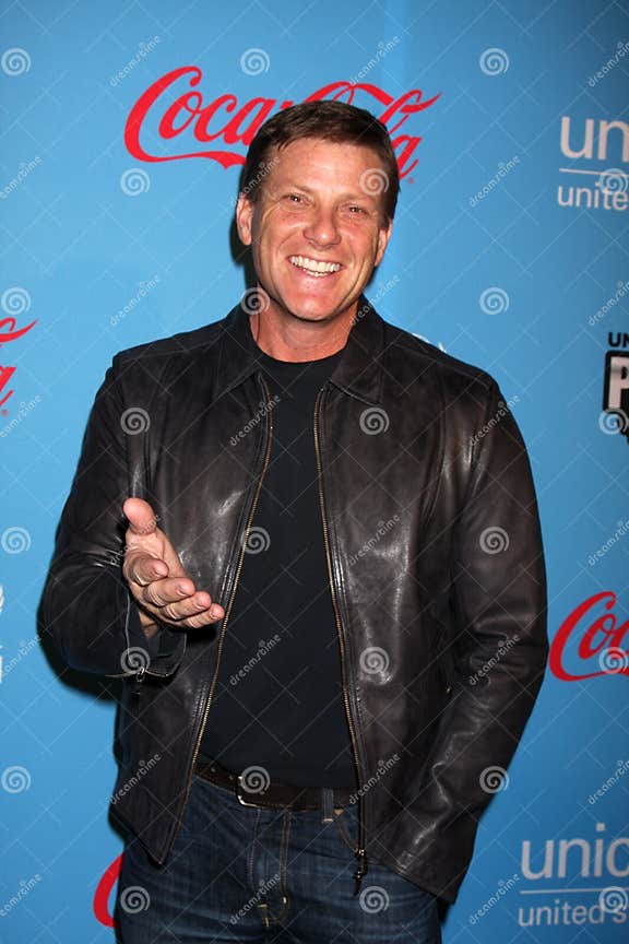 Doug Savant editorial photography. Image of list, savant - 24871627