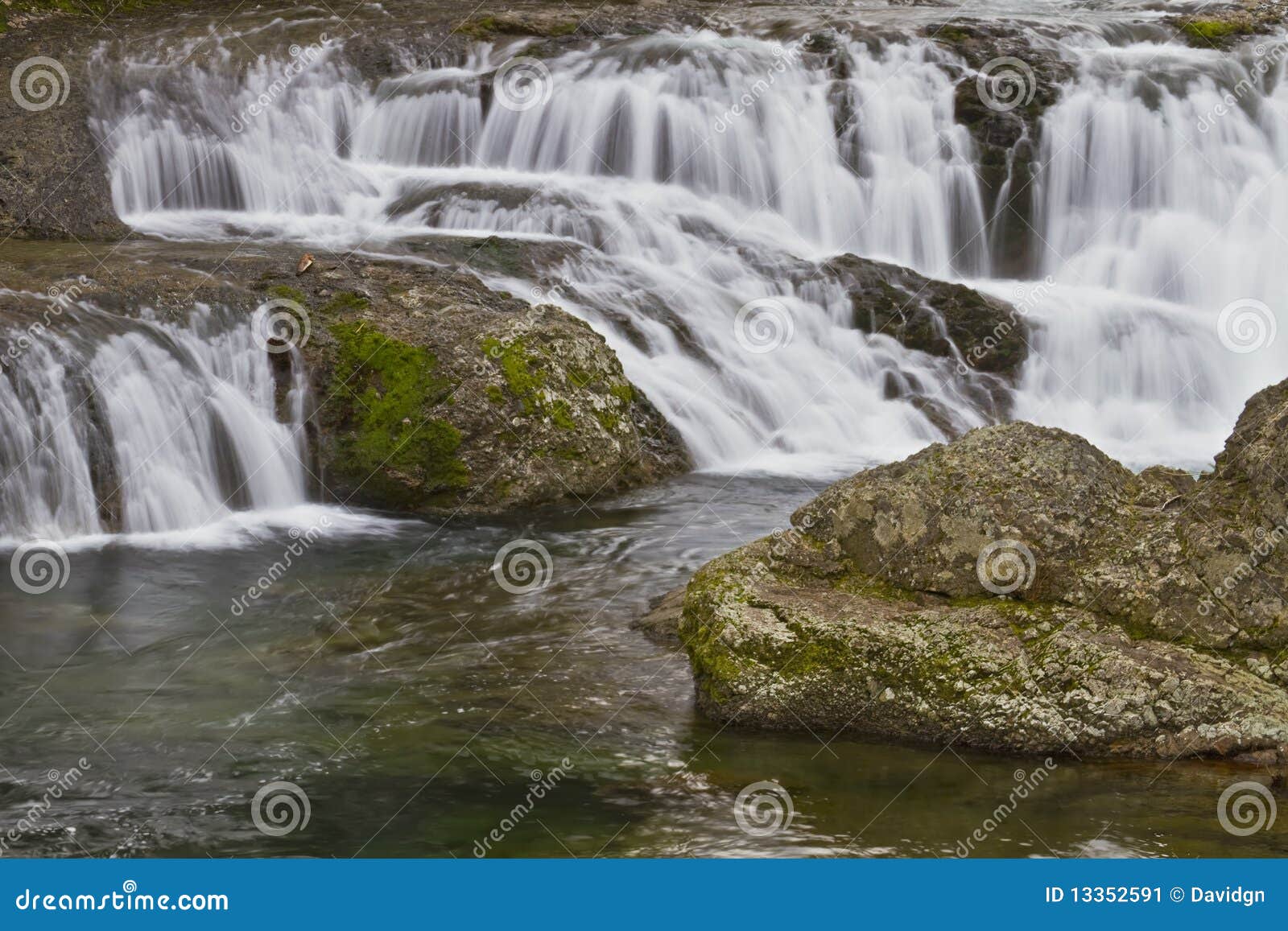 Dougan Falls in Washington stock image. Image of rocks - 13352591