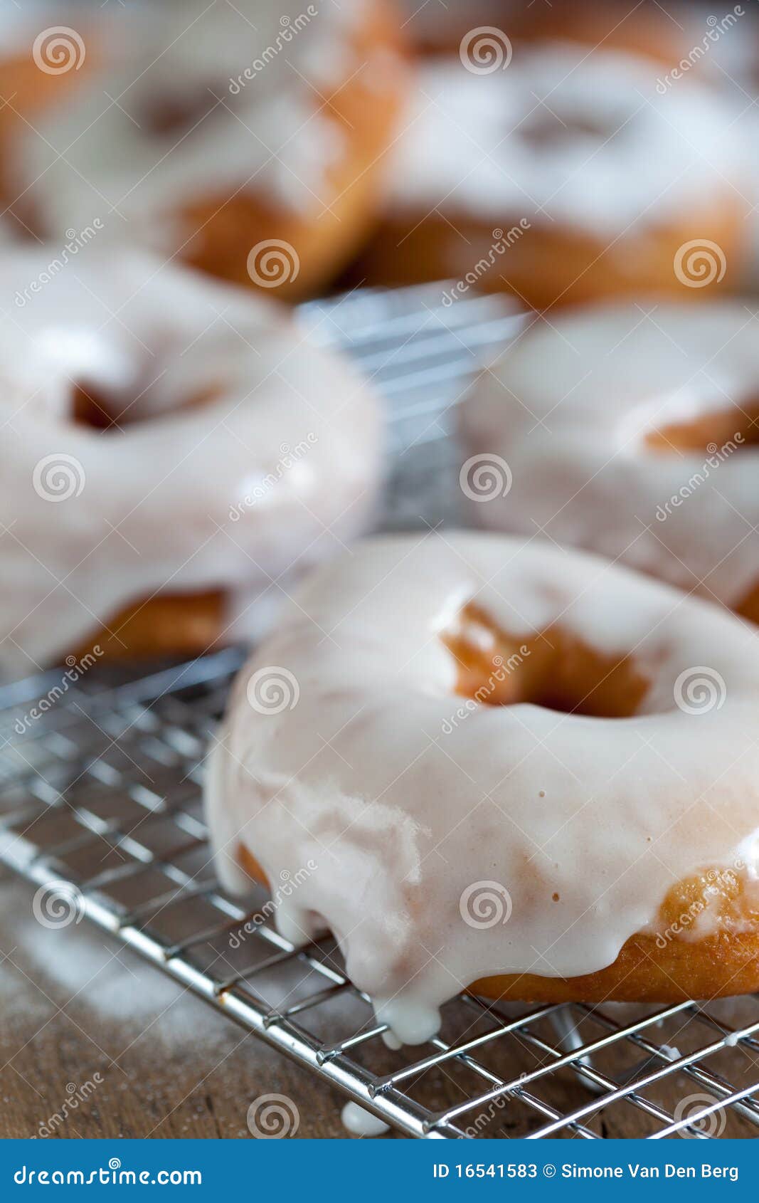 Doughnuts with fresh icing stock image. Image of sugar - 16541583