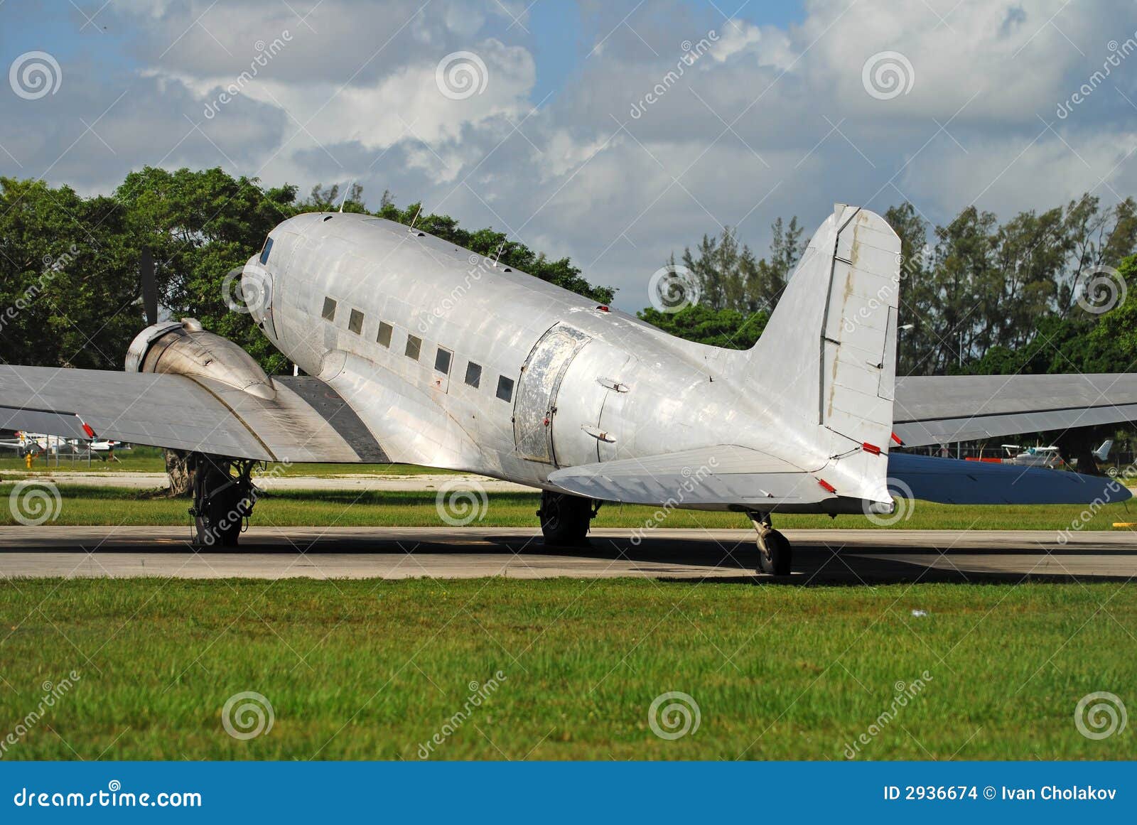 Douglas DC-3 Airplane Royalty-Free Stock Image | CartoonDealer.com #2936674