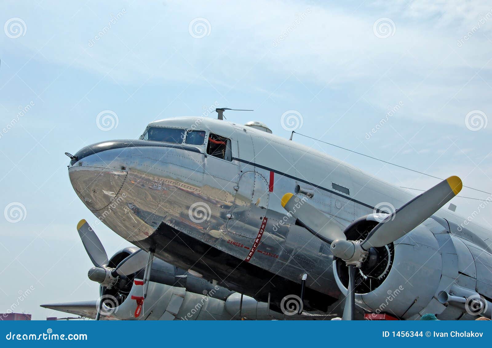 Douglas DC-3 Historic Aircraft Stock Photo - Image of force, restored ...