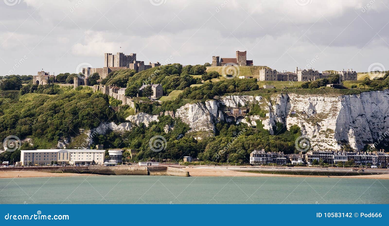 Dover Castle and White Cliffs Stock Photo - Image of fort, heavenly ...