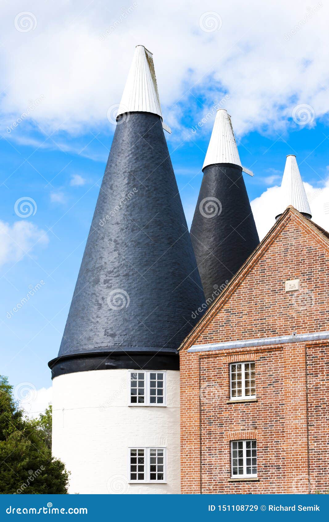 Down Farm Oasts, Lamberhurst, Kent, England Stock Image - Image of kiln ...