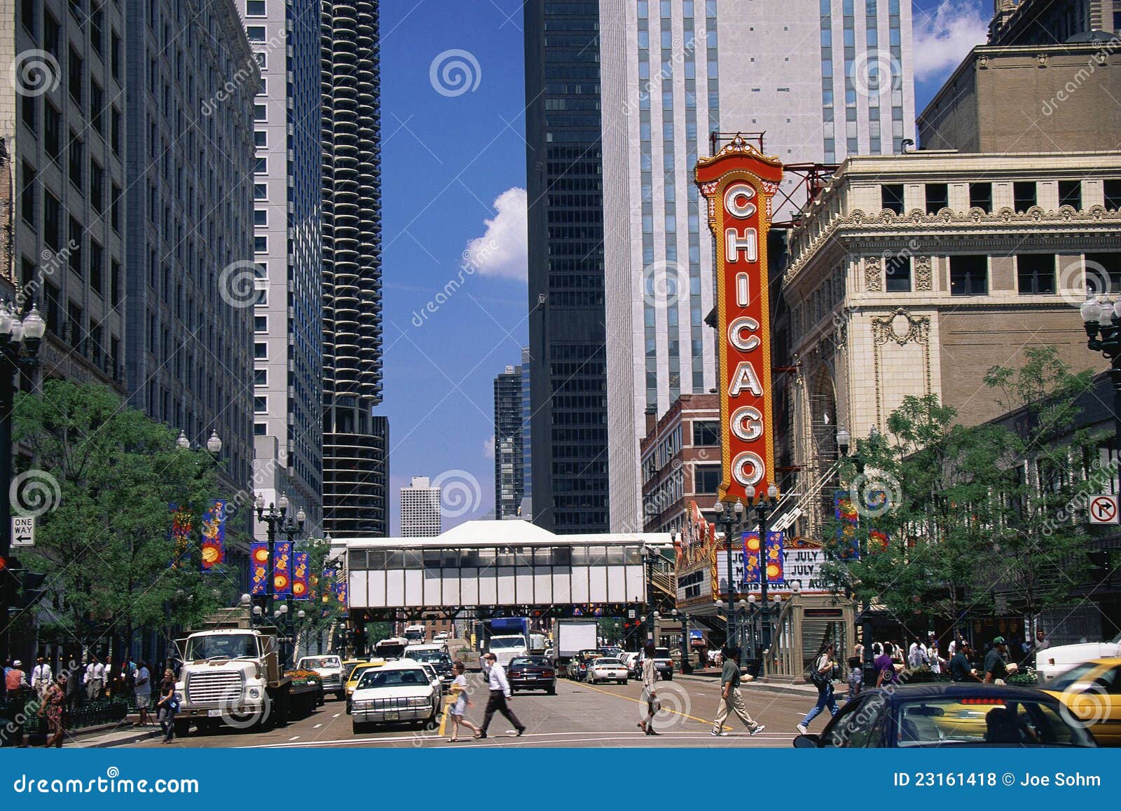 Downtown Chicago editorial stock photo. Image of traffic - 23161418