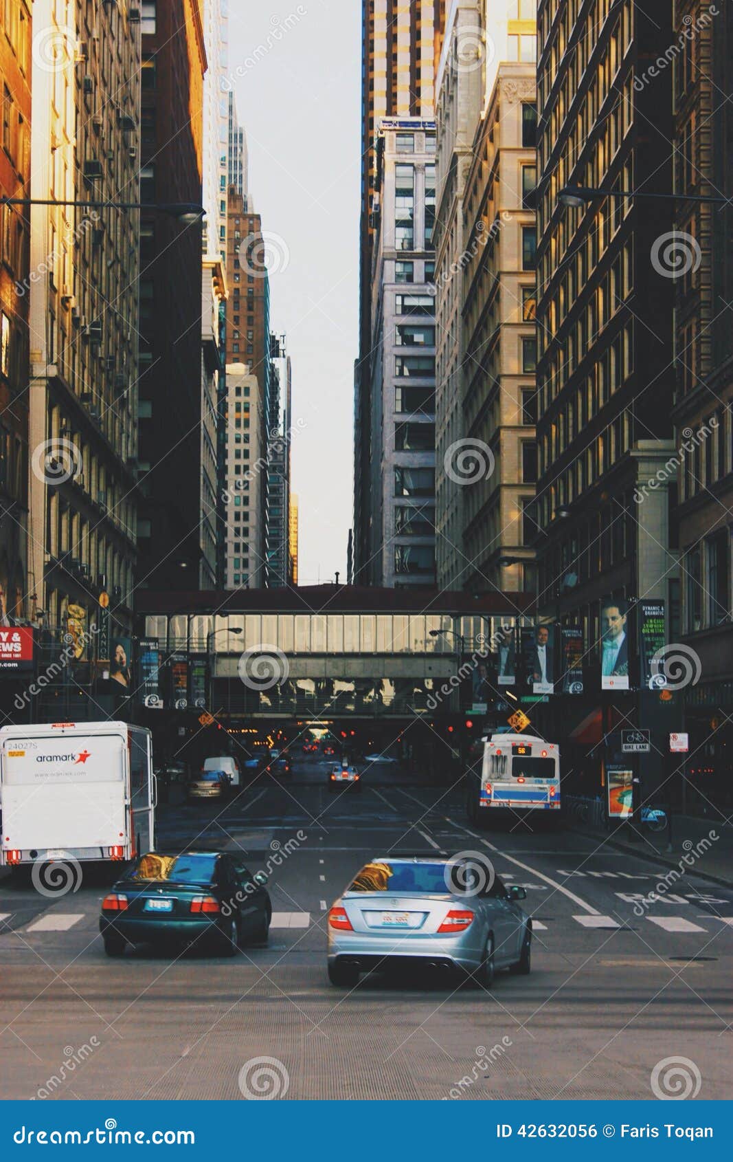 Downtown Chicago editorial photo. Image of chicago, cars - 42632056