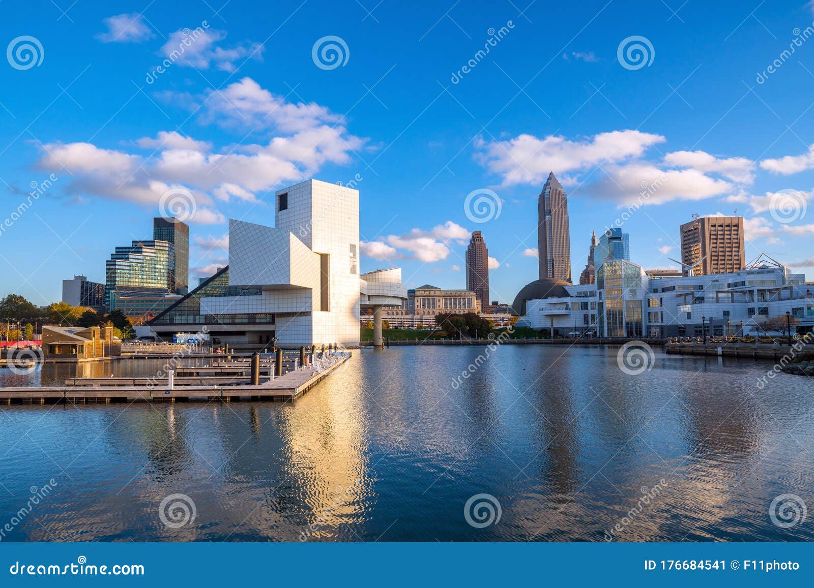 Downtown Cleveland Skyline from the Lakefront Editorial Photo - Image ...