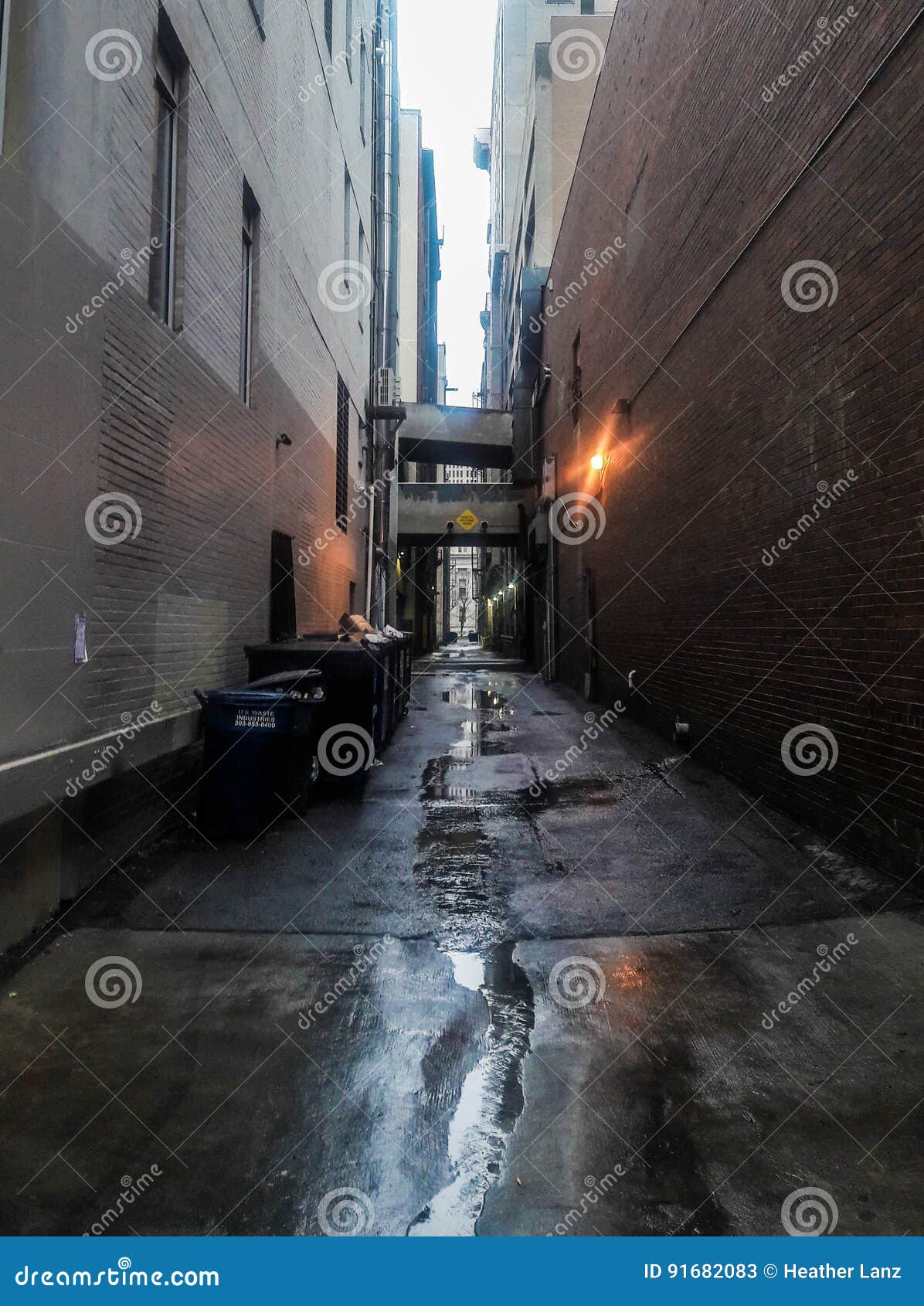 Downtown Denver alley editorial stock photo. Image of buildings - 91682083