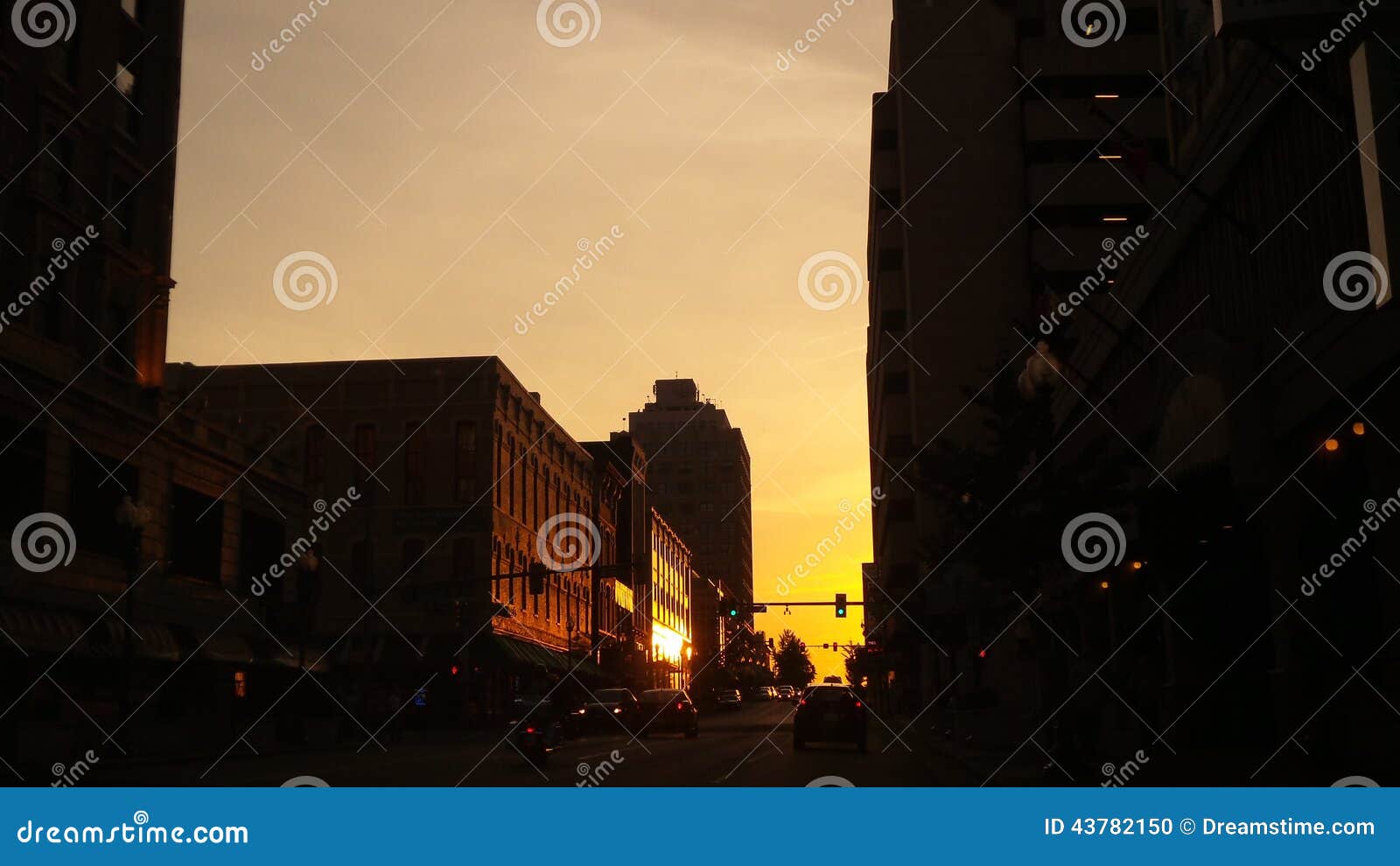 Downtown Memphis sunset editorial image. Image of hitting - 43782150