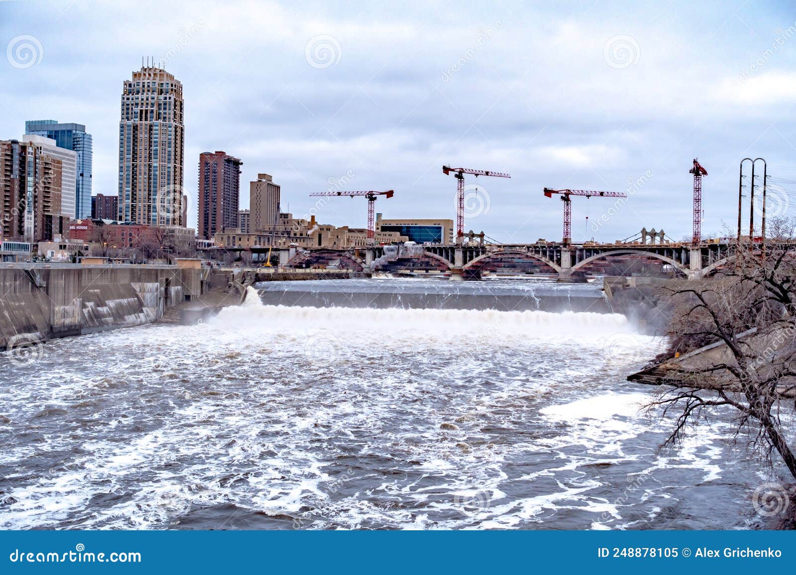 Downtown Minneapolis Minnesota River in Spring Editorial Image - Image ...