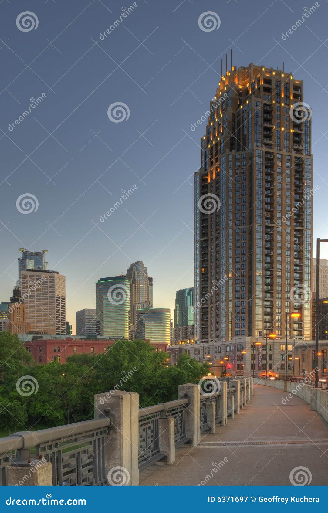 Downtown Minneapolis MN stock image. Image of twilight - 6371697