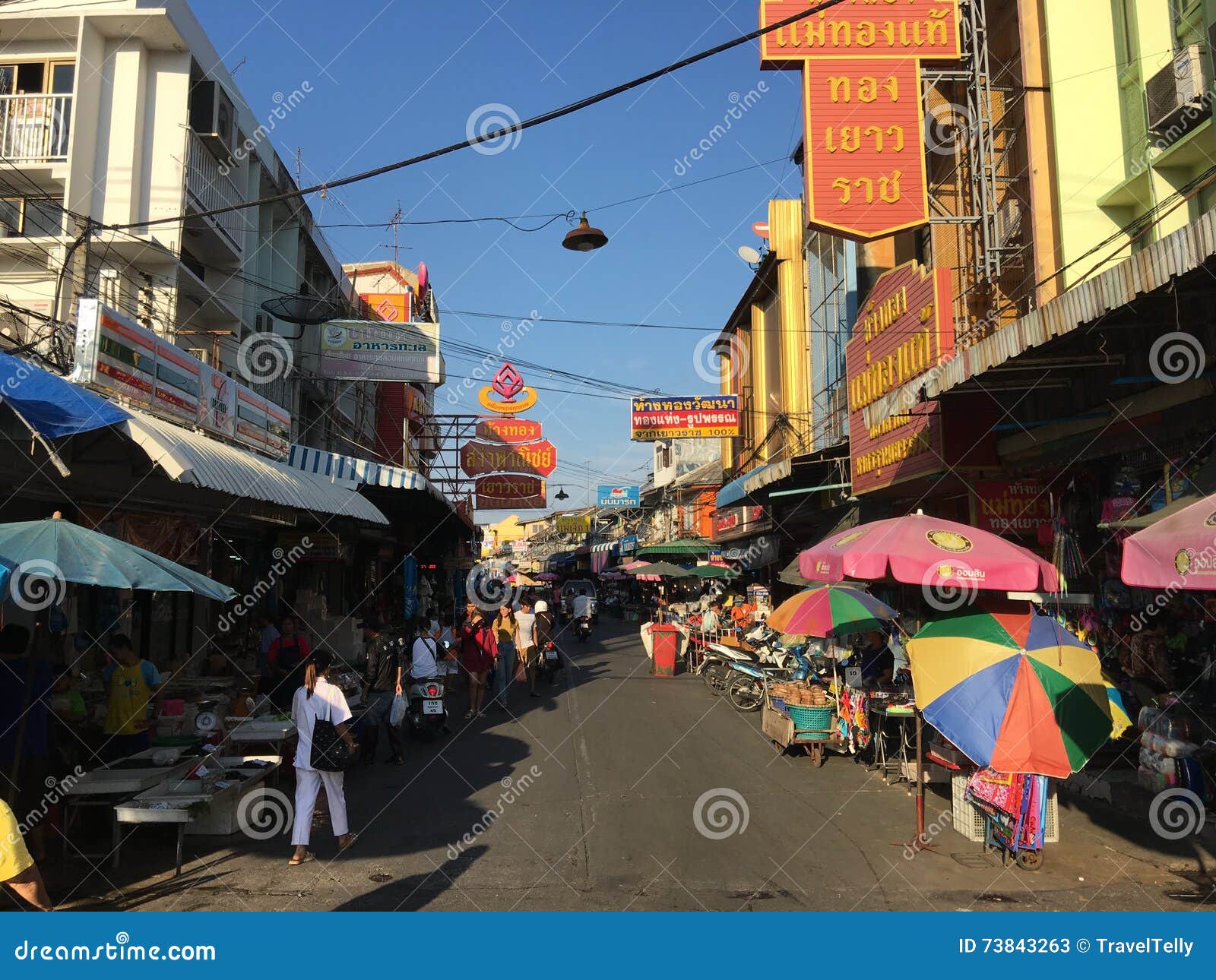 Downtown Samut Sakhon editorial stock photo. Image of sunny - 73843263