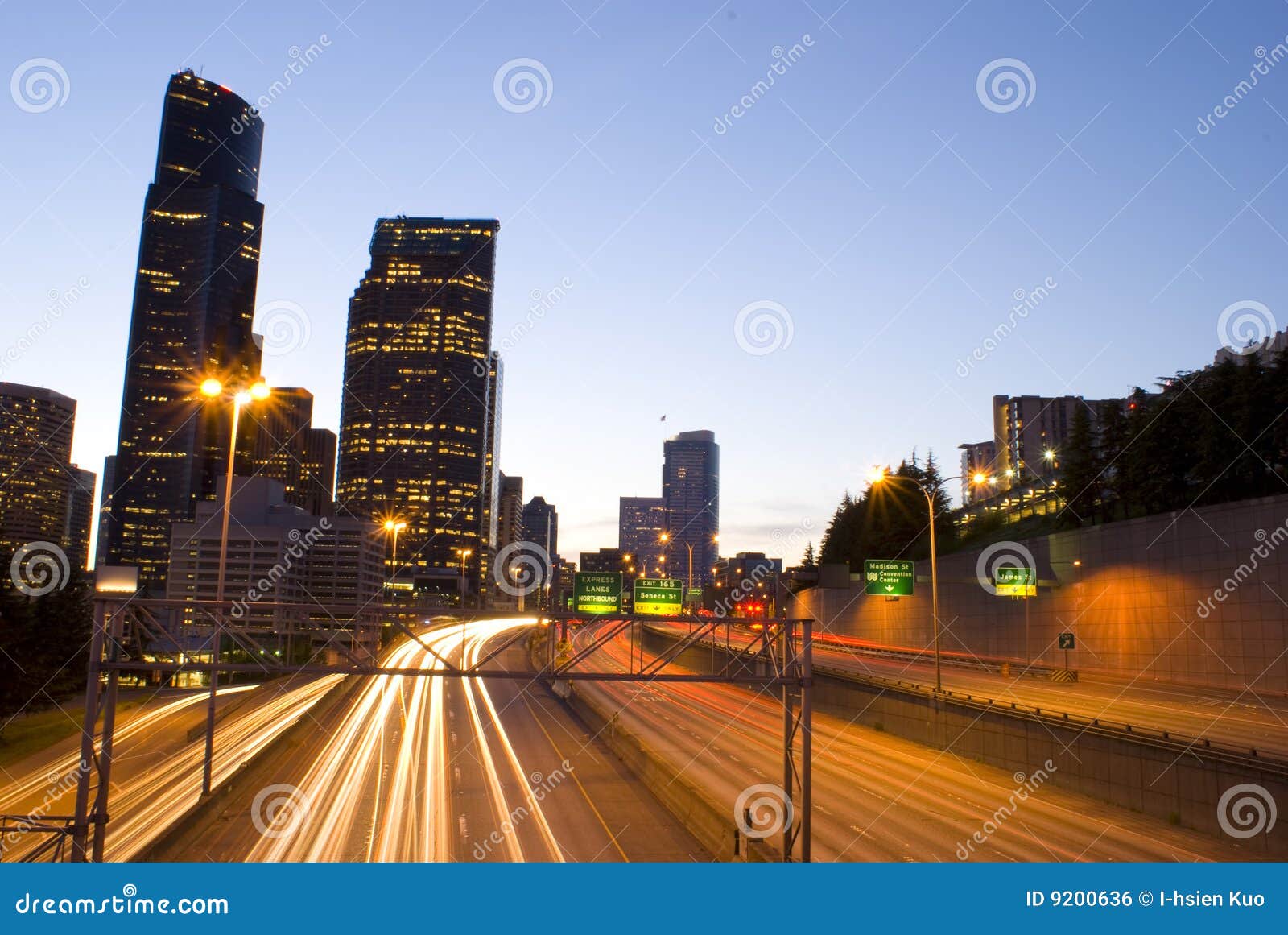 Downtown Seattle and Traffic Stock Photo - Image of blue, landmark: 9200636