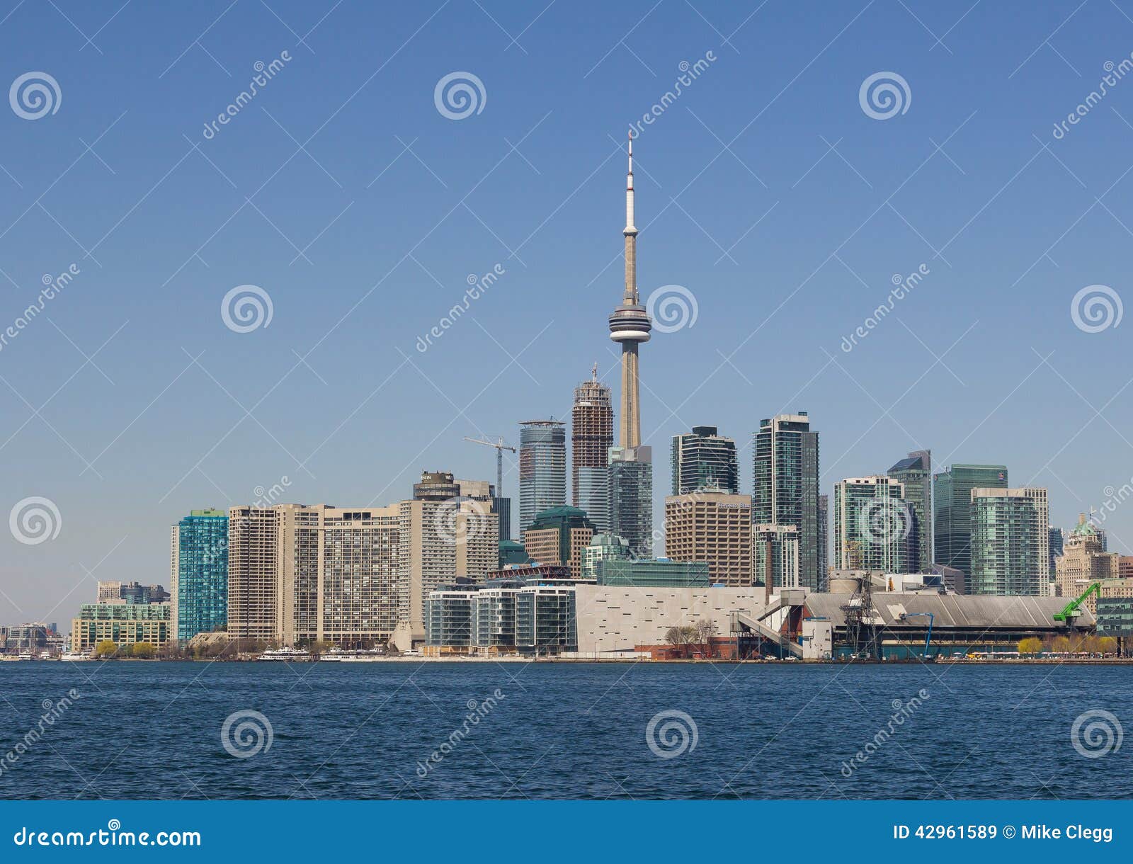 Downtown Toronto editorial stock image. Image of dwelling - 42961589