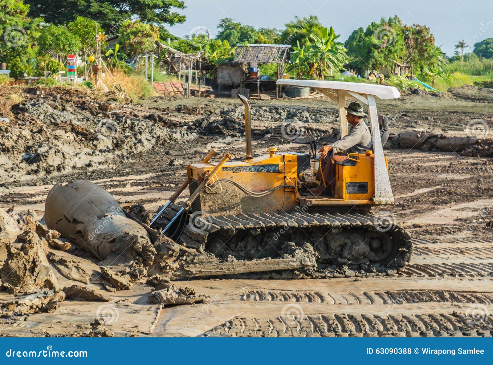 Dozer in action editorial stock photo. Image of building - 63090388