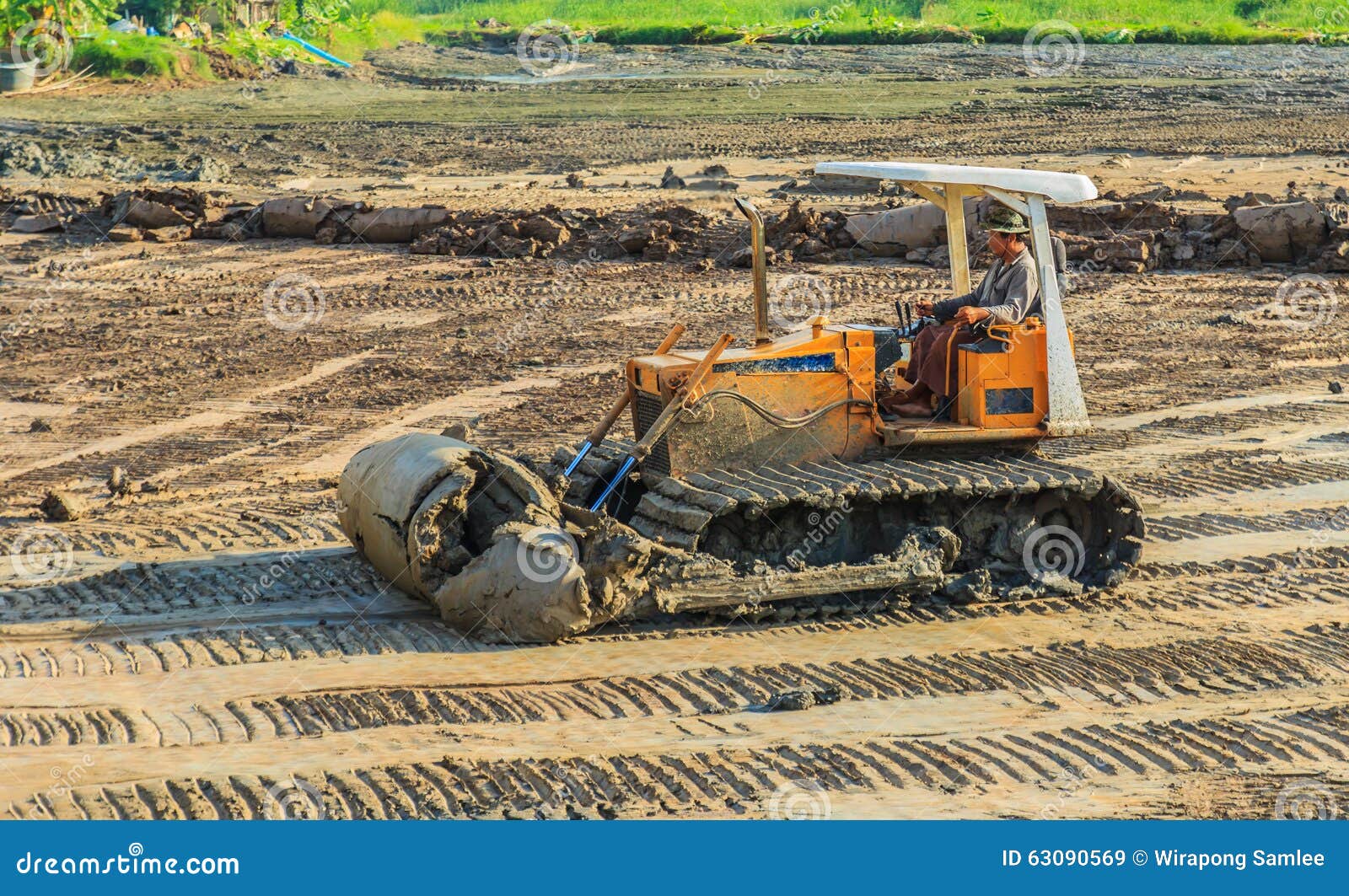 Dozer in action editorial stock image. Image of moving - 63090569