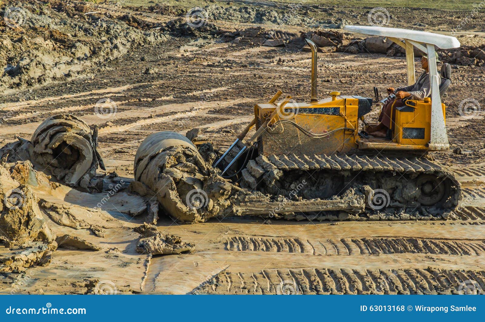 Dozer in action stock photo. Image of building, bulldozer - 63013168