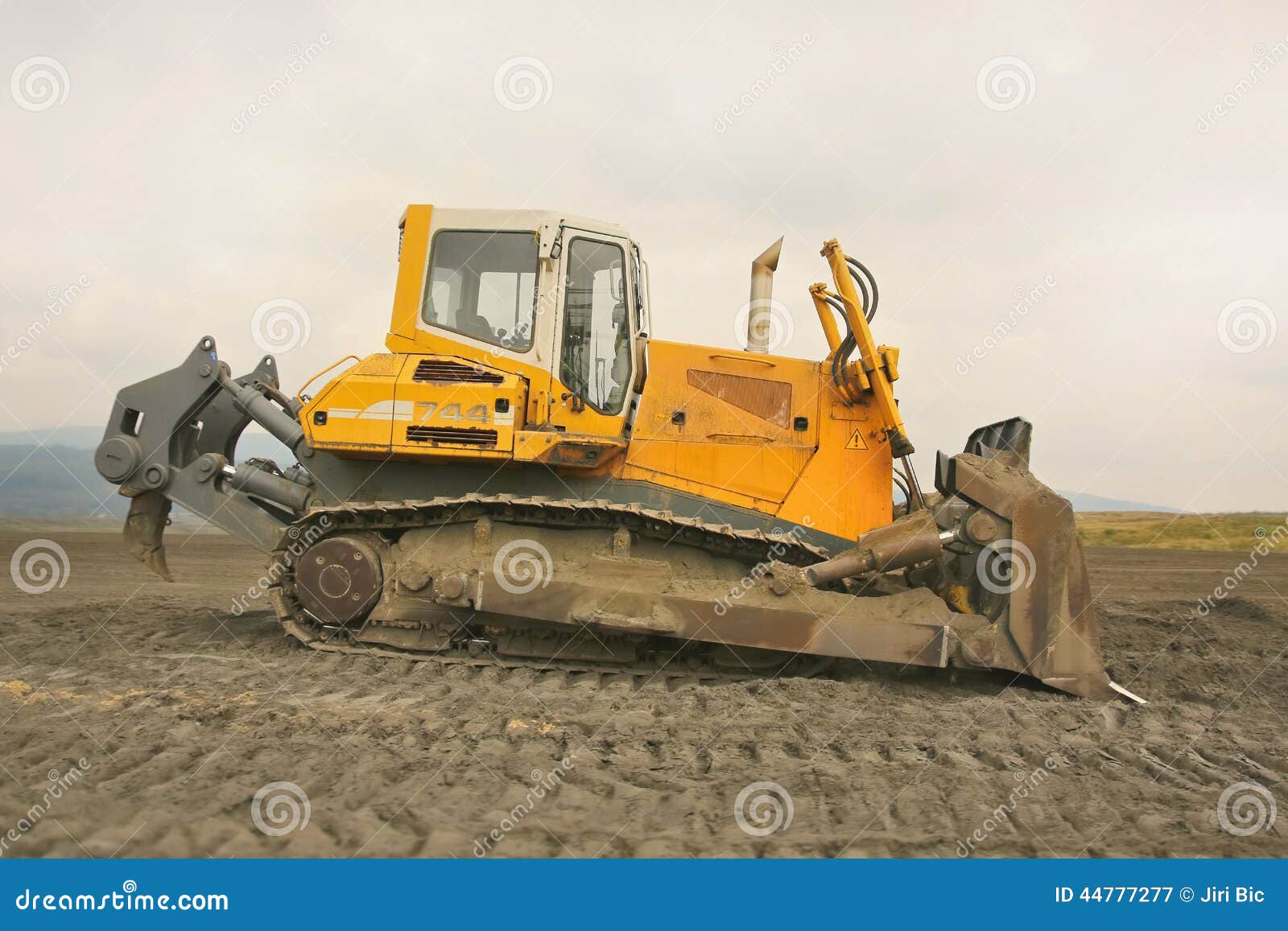 Dozer editorial photography. Image of materials, transfer - 44777277