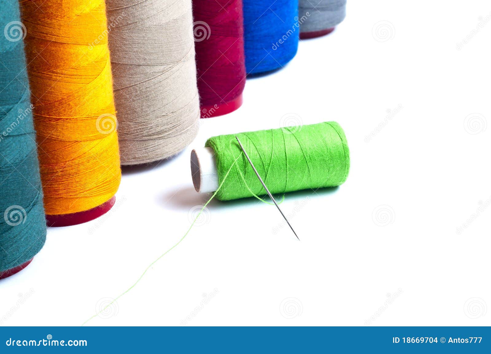 Draad stock foto. Image of kabel, draad, tailoring, kleurrijk - 18669704