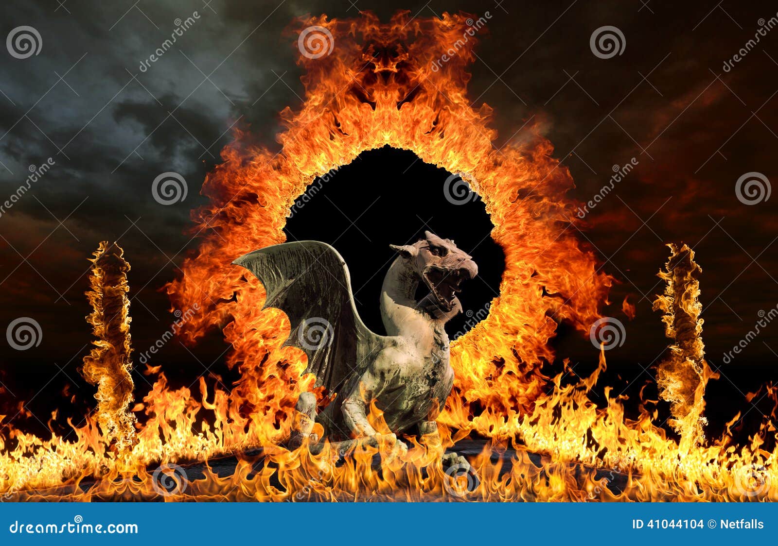 Draak Bij De Poorten Van De Hel Stock Foto - Image of vorm, monster ...