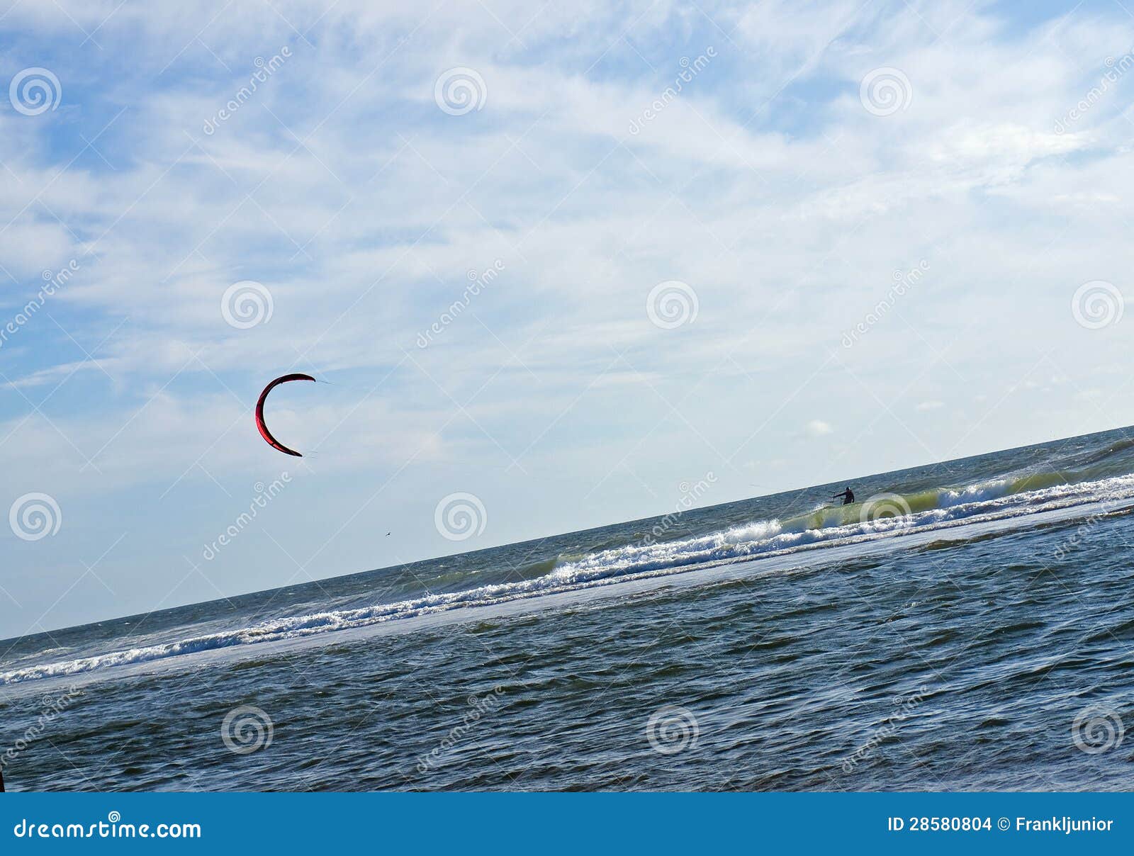 Drachen-Surfer Heraus Auf Dem Ozean Stockfoto - Bild von strand, meer ...