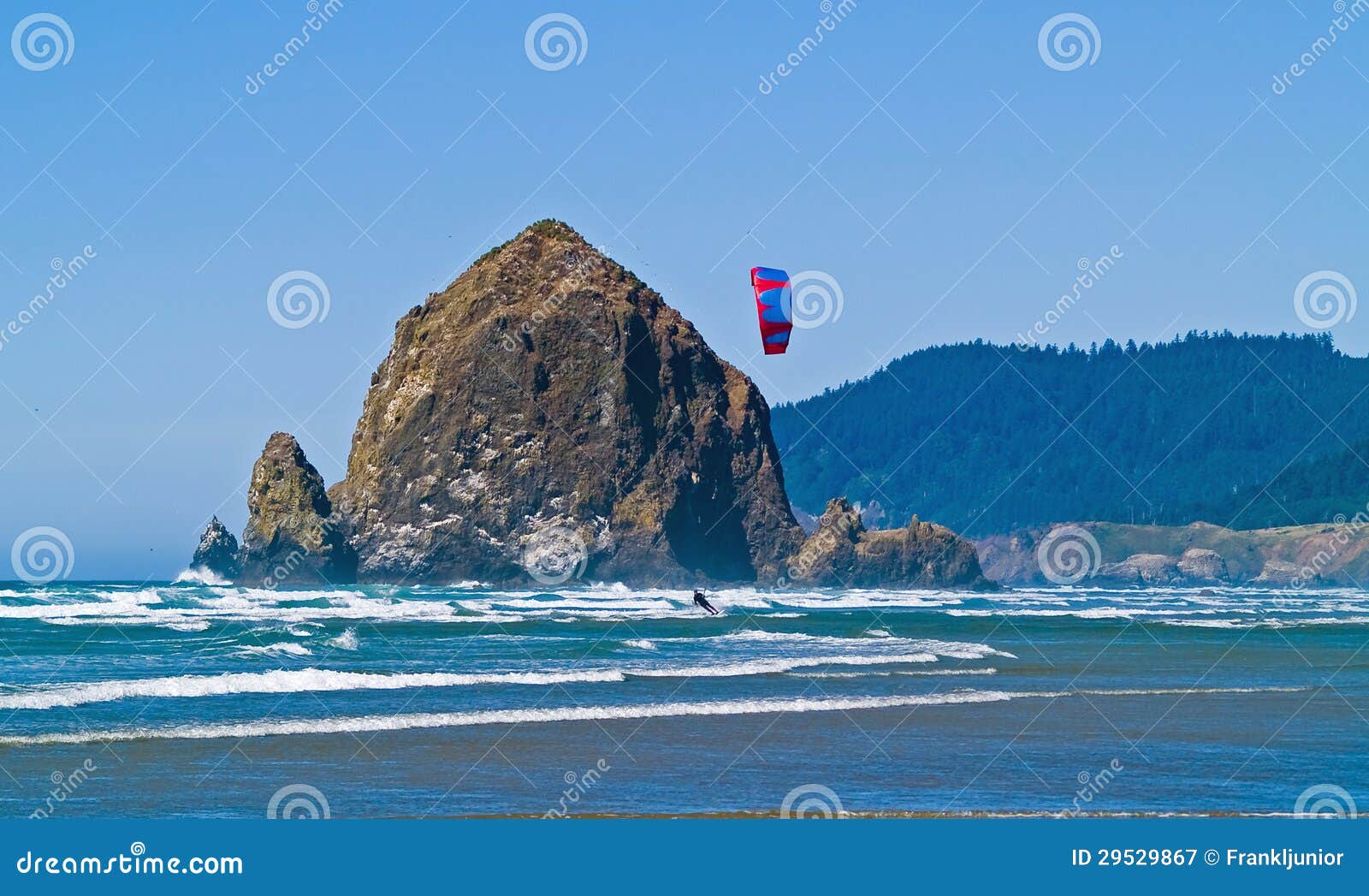 Drachen-Surfer Heraus Auf Dem Ozean Stockbild - Bild von sprung ...