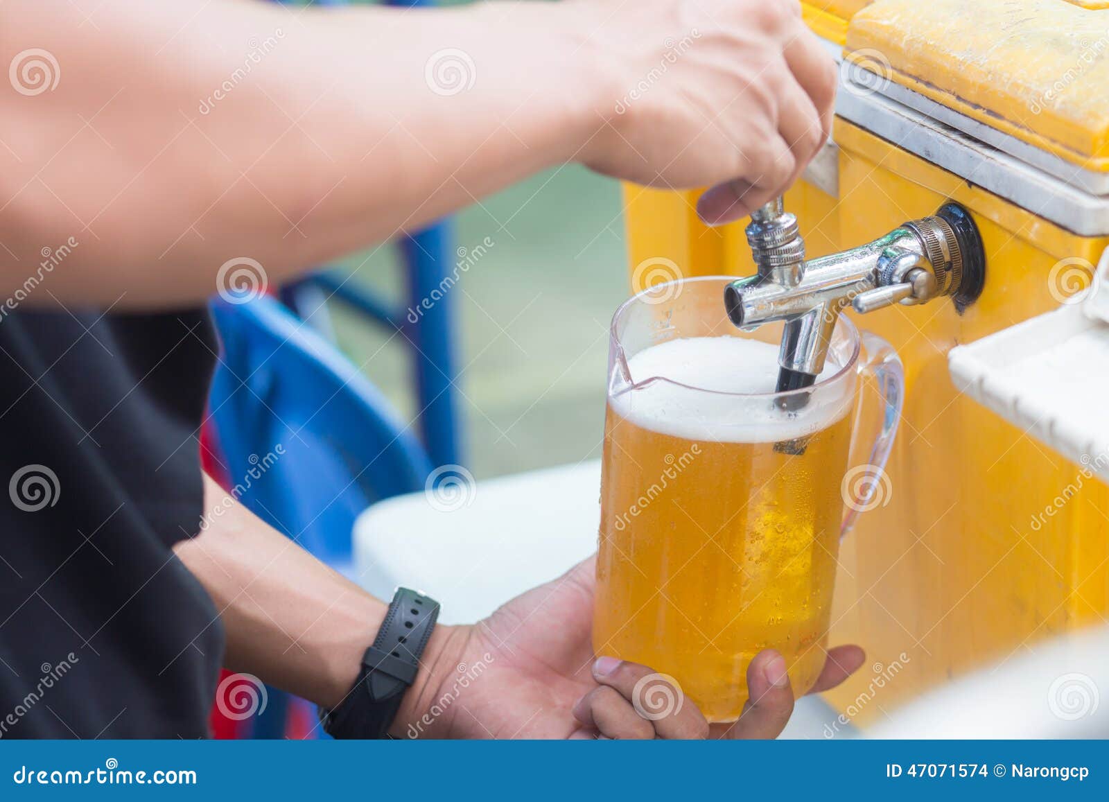 Draft beer dispenser stock photo. Image of serving, nightlife - 47071574