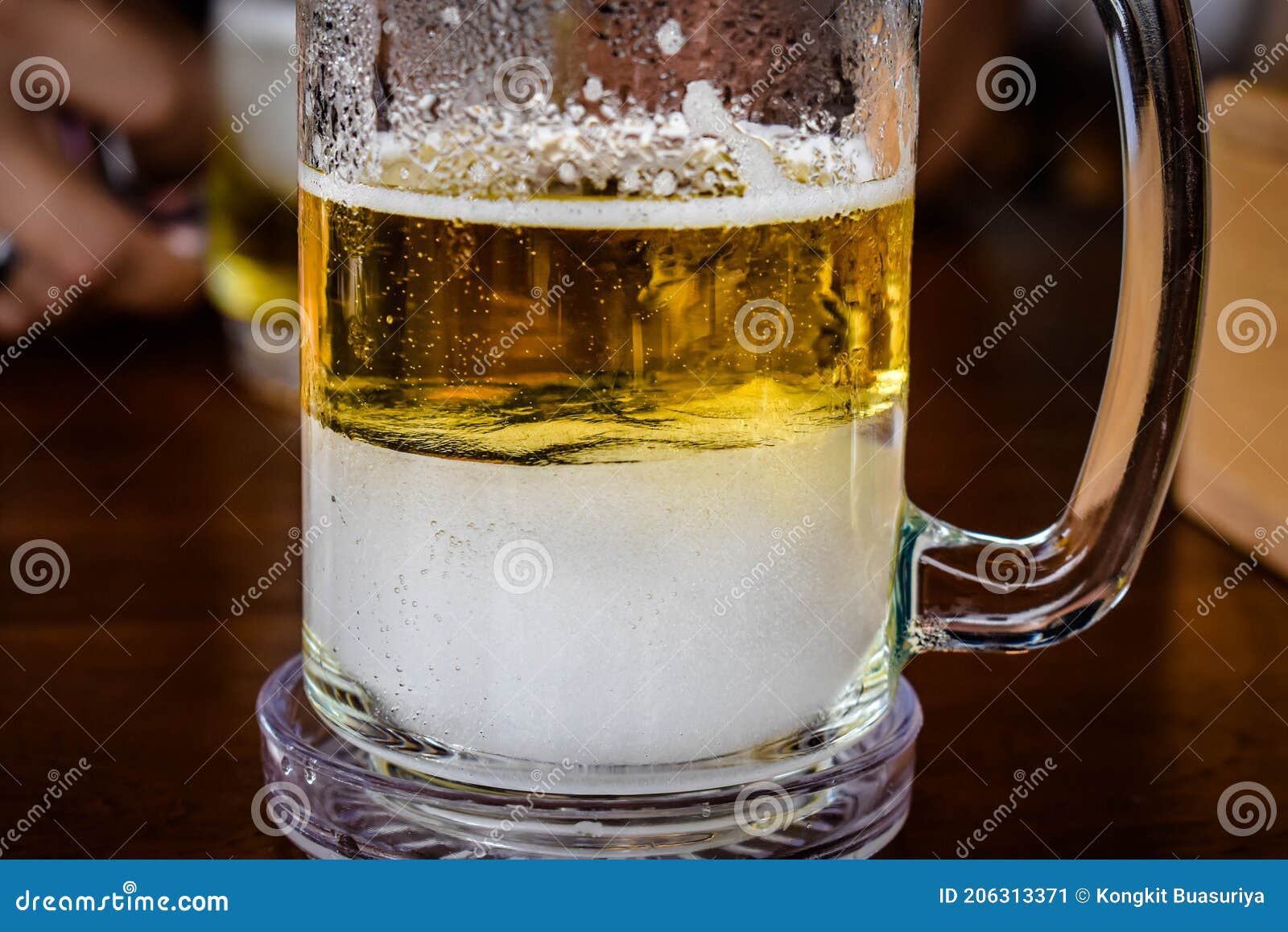 Draft beer in the glass stock image. Image of pint, produce - 206313371