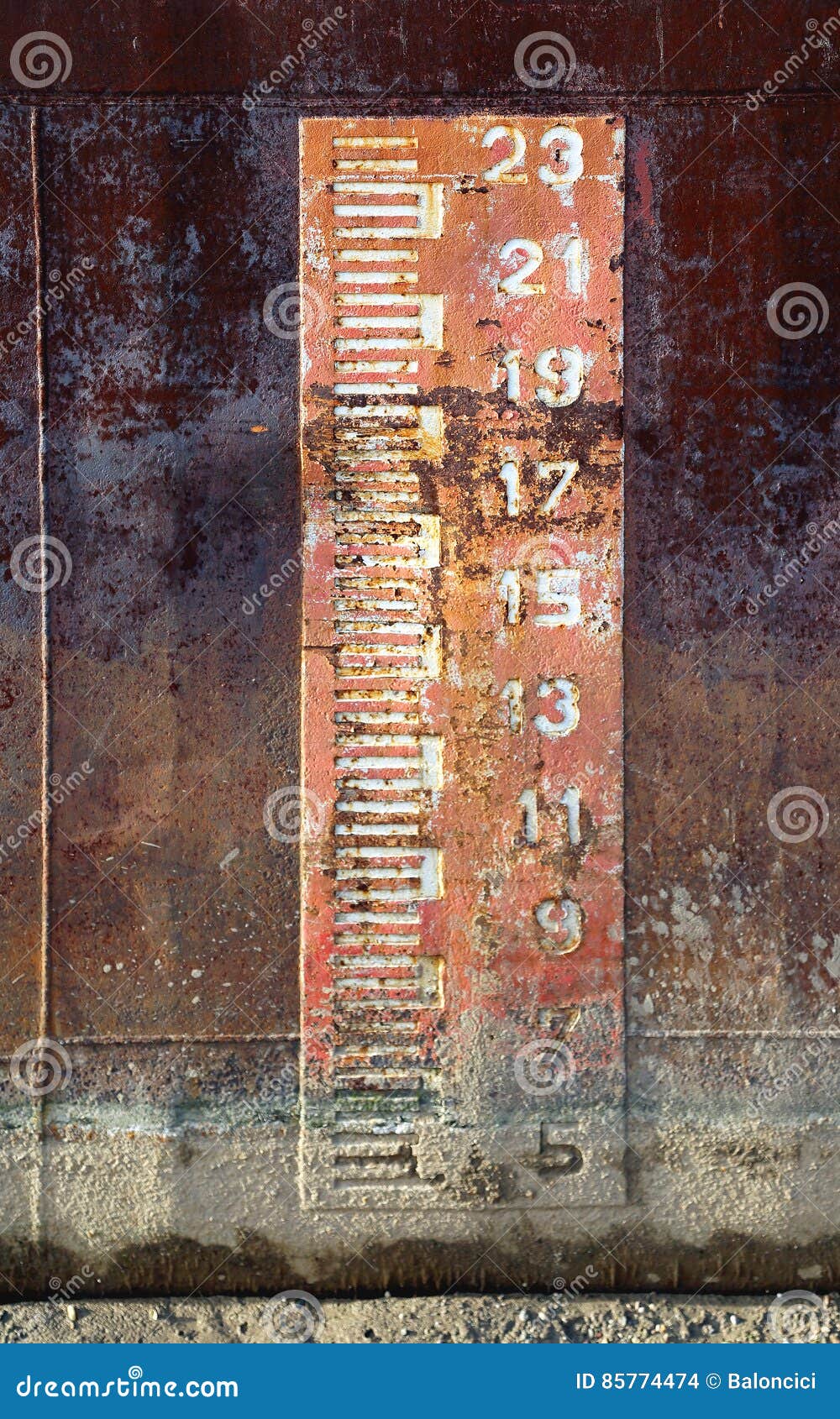 Draft Marks On A Ship - Waterline Numbers On Bow And Stern Of A Vessel ...