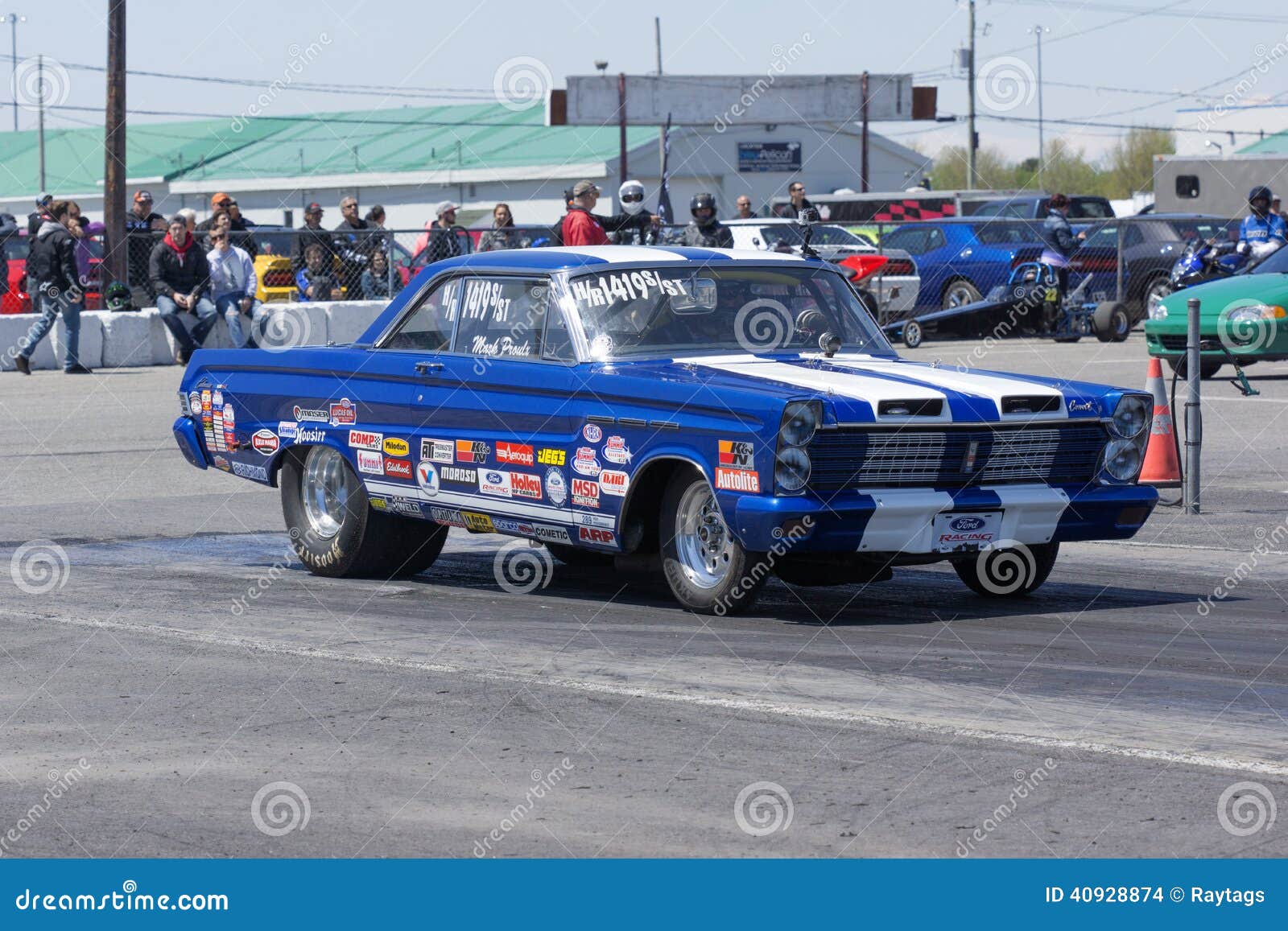 Drag racing editorial stock image. Image of competitor - 40928874