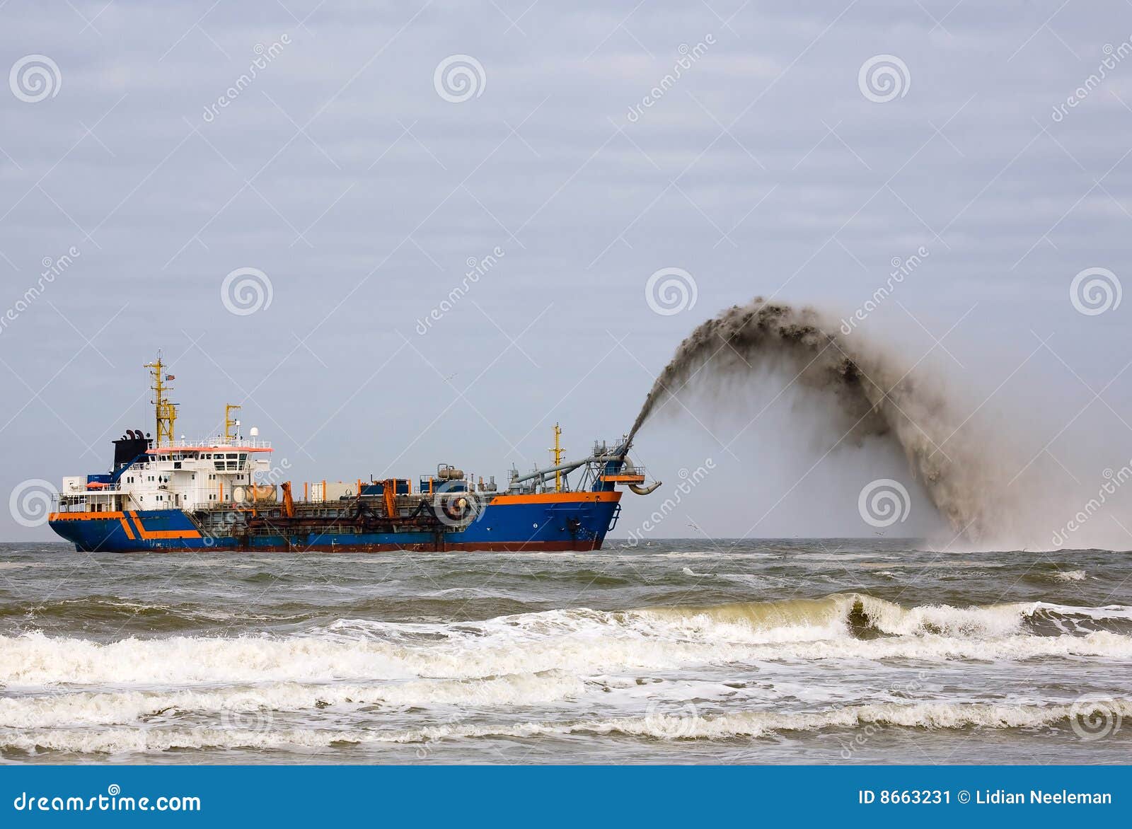 Draga imagem de stock. Imagem de funil, arrastar, navio - 8663231