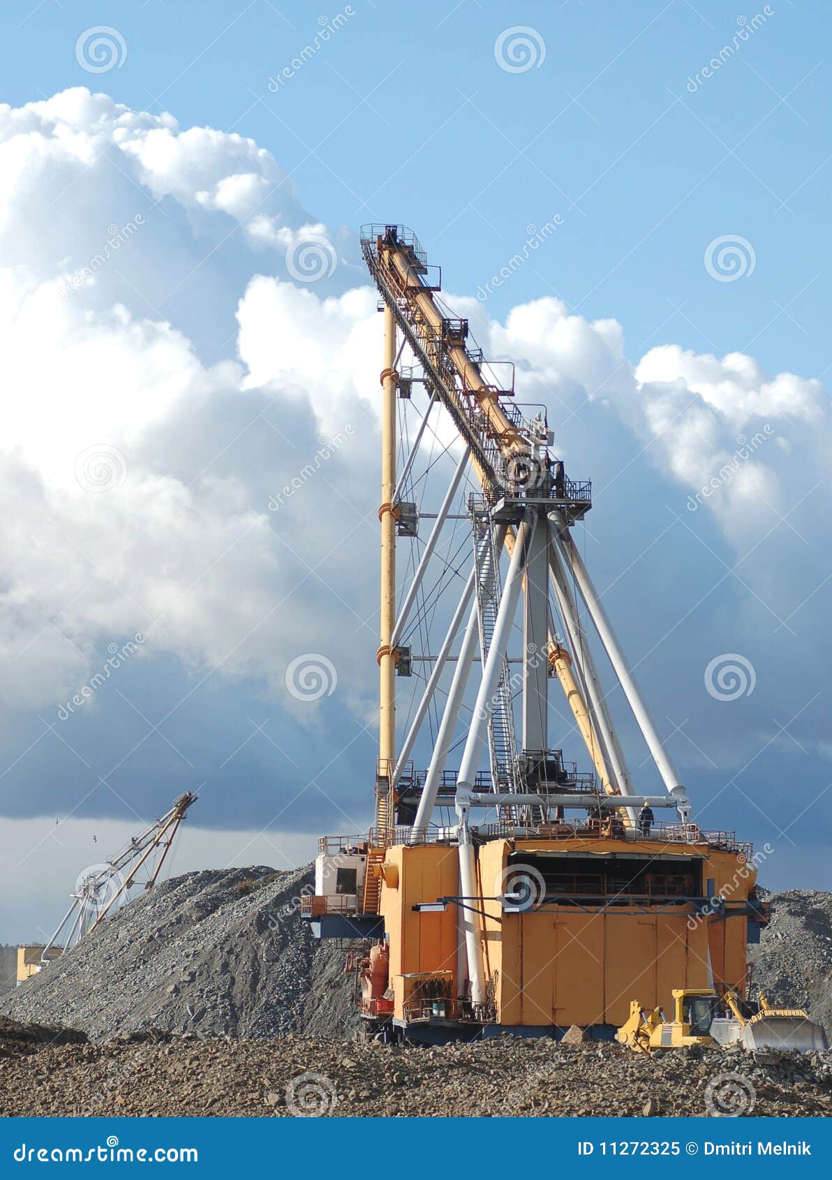 Dragline in open pit stock image. Image of extreme, dragline - 11272325