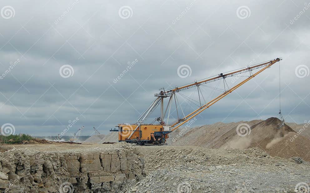 Dragline in open pit stock image. Image of clouds, drilling - 14784953